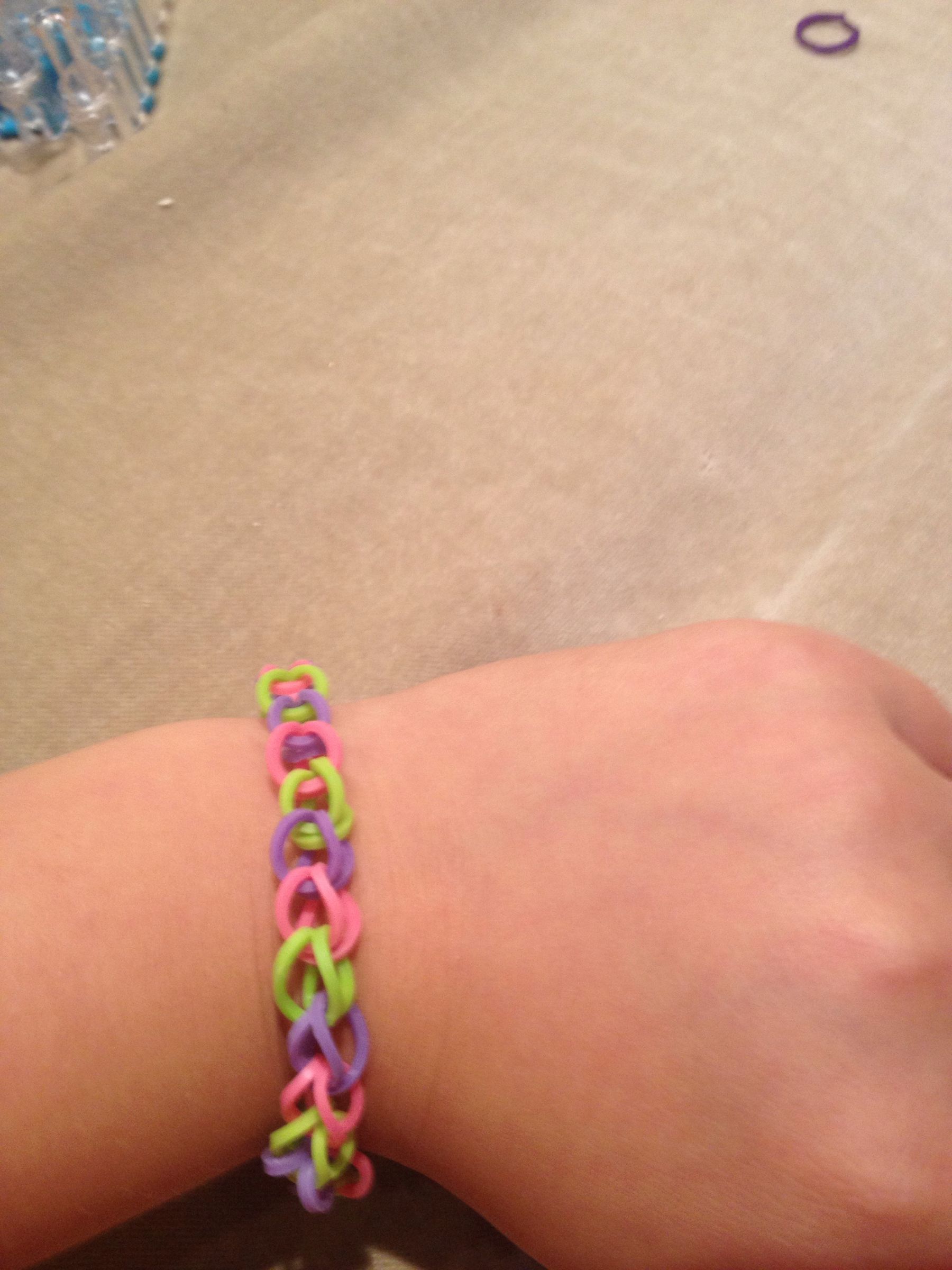 Single Chain Rainbow Loom : 11 Steps - Instructables