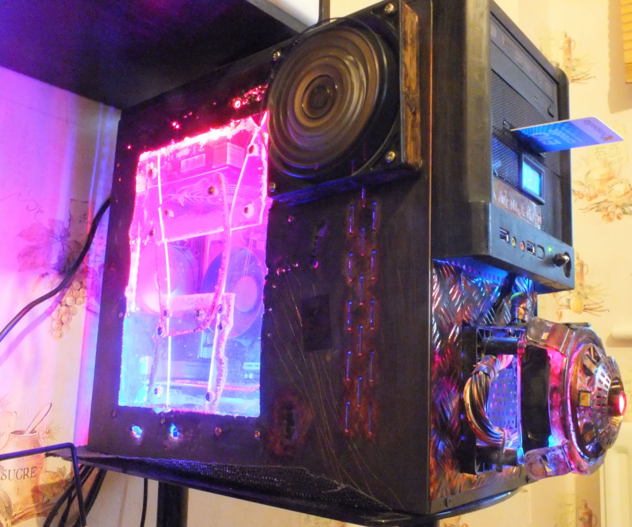 COMPUTER CASE WINDOW MOD : 4 Steps - Instructables