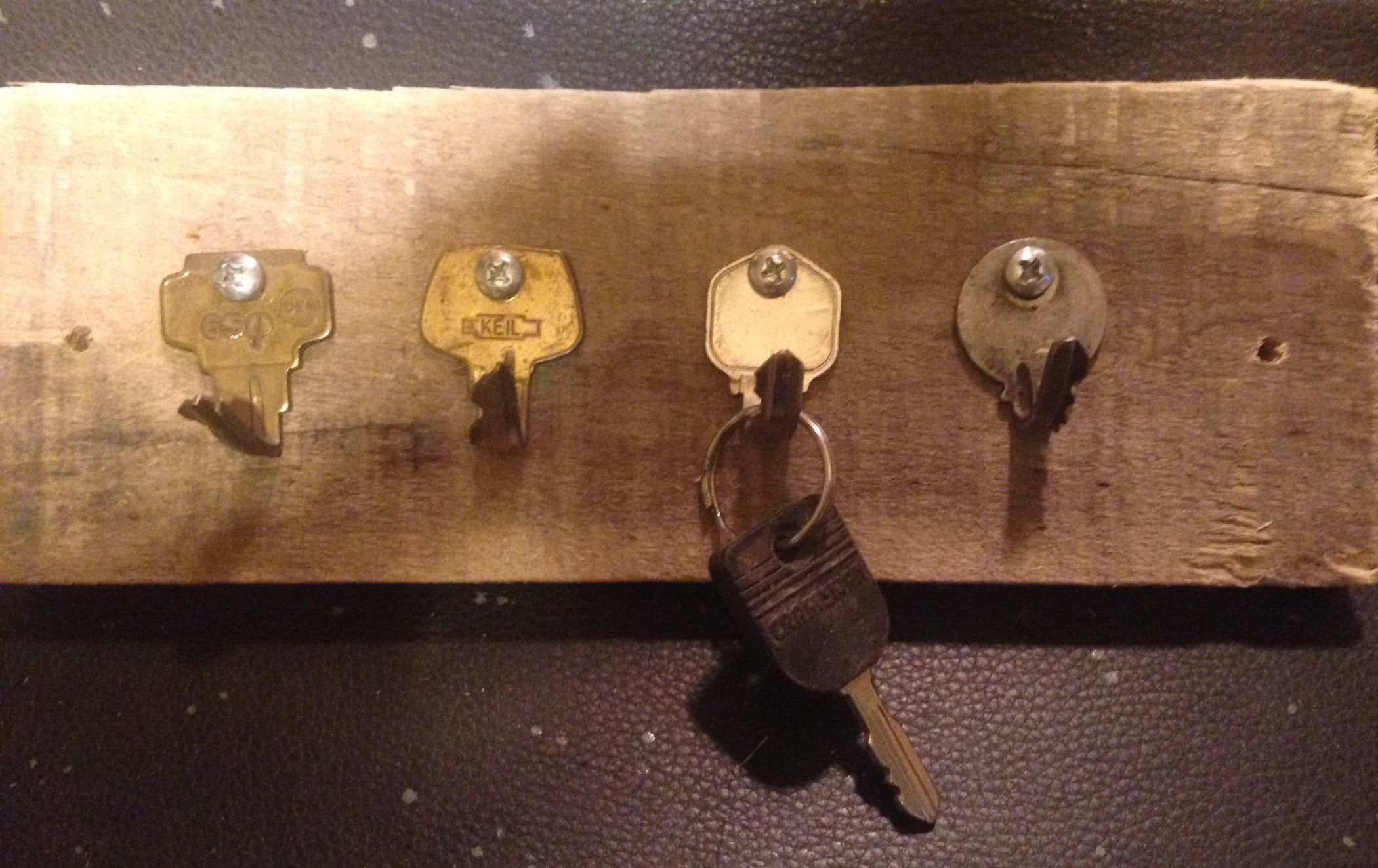 Recycled Key Rack : 9 Steps (with Pictures) - Instructables