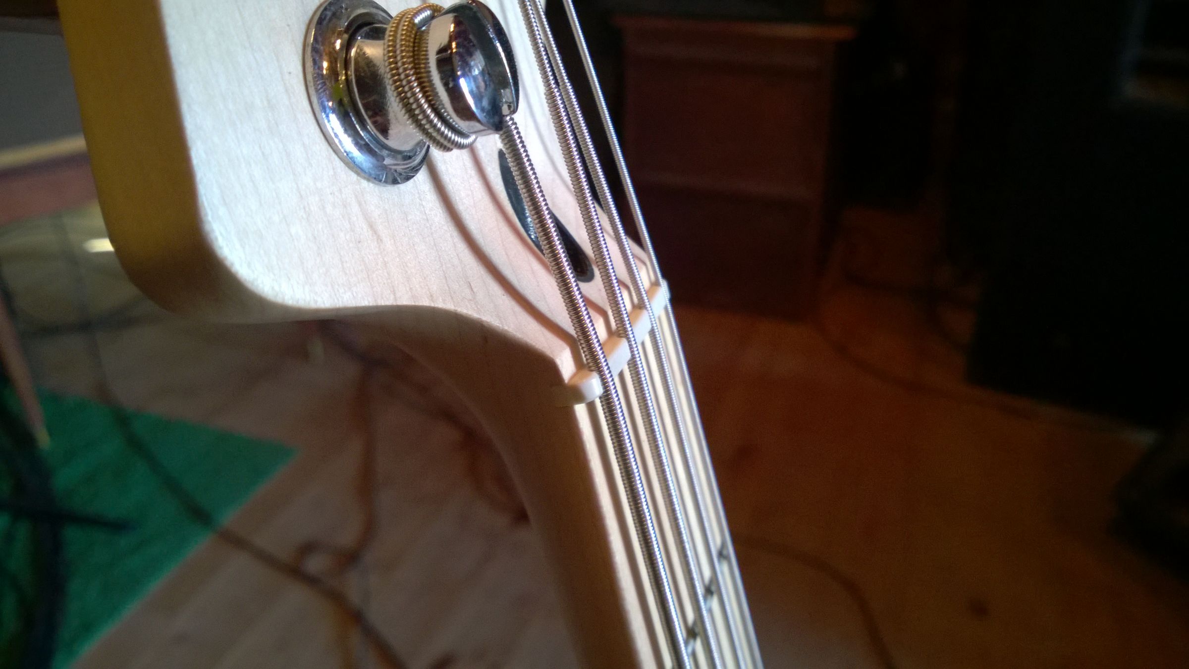 Replacing a Jazz Bass Neck : 4 Steps (with Pictures) - Instructables
