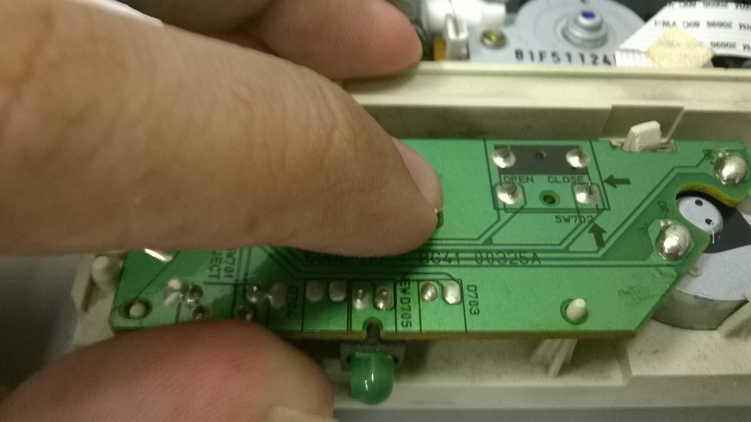 Disassembling a CD/DVD Reader and Reusing Its Parts : 12 Steps (with ...