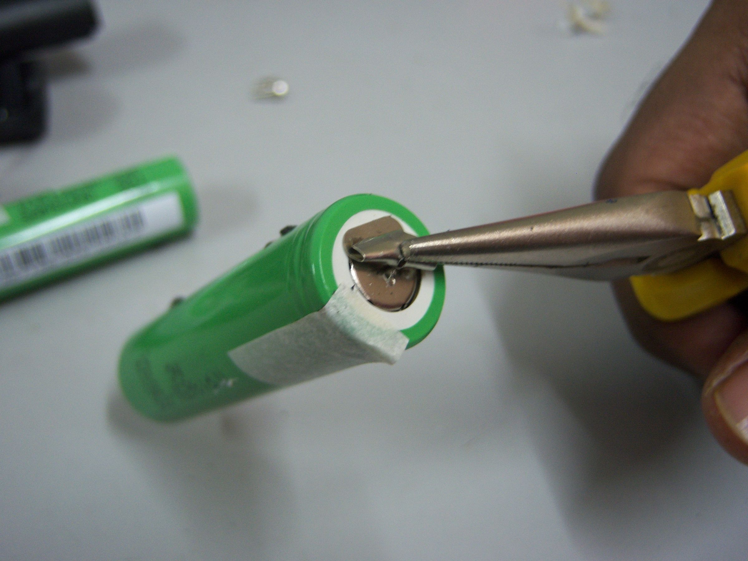 Salvage Lithium Ion Batteries From Laptop Batteries : 5 Steps ...