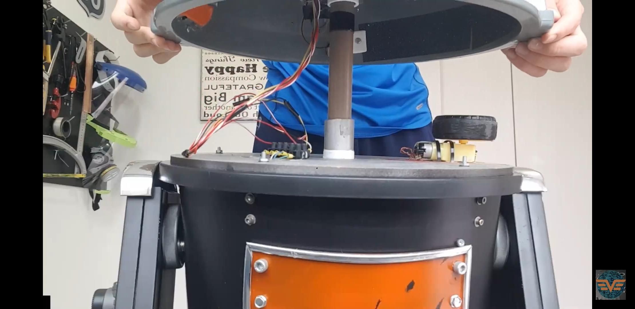 Homemade Real Size Astromech Droid : 5 Steps (with Pictures ...