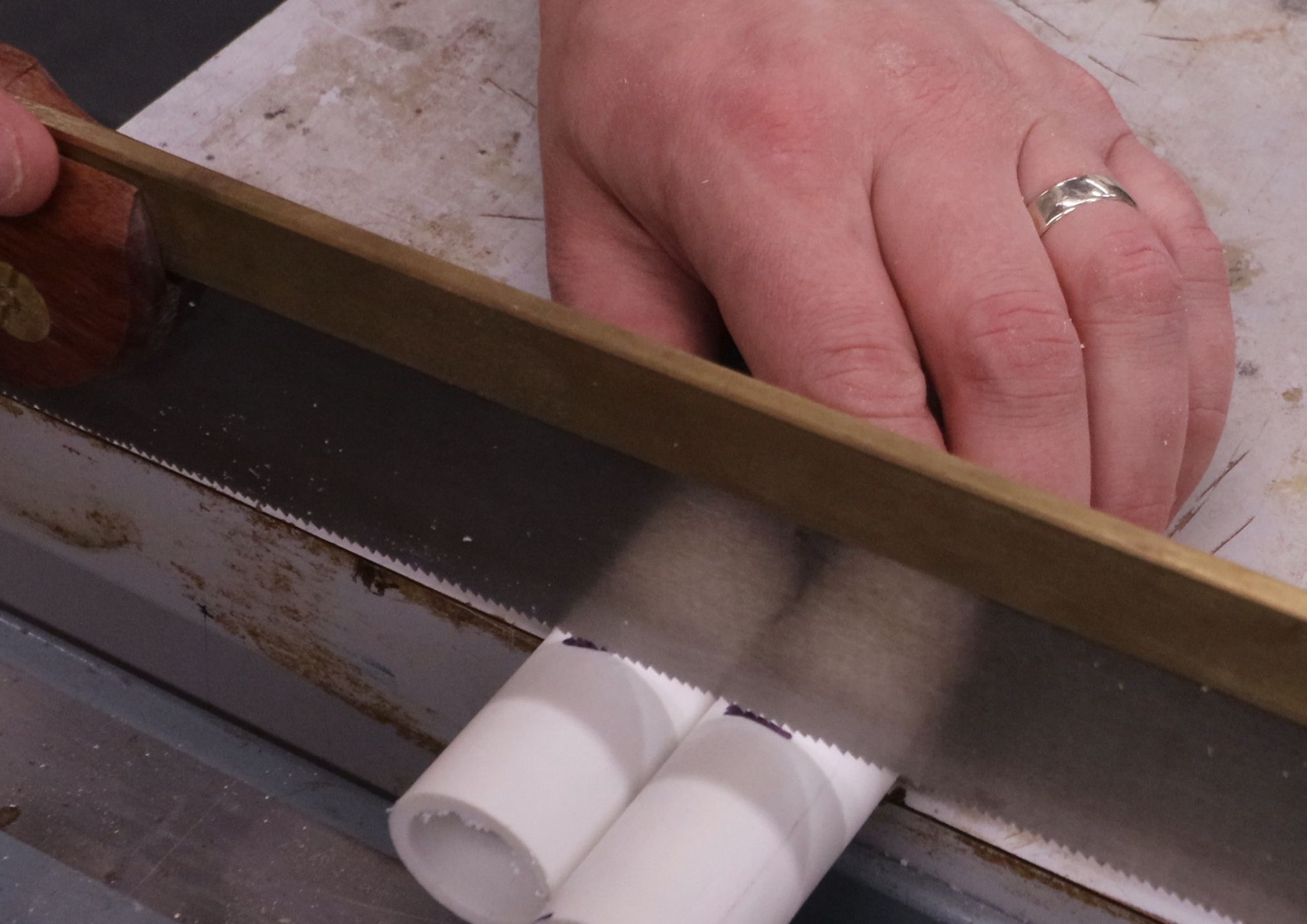 DIY Inexpensive Collapsible Projector Screen Frame : 8 Steps (with ...