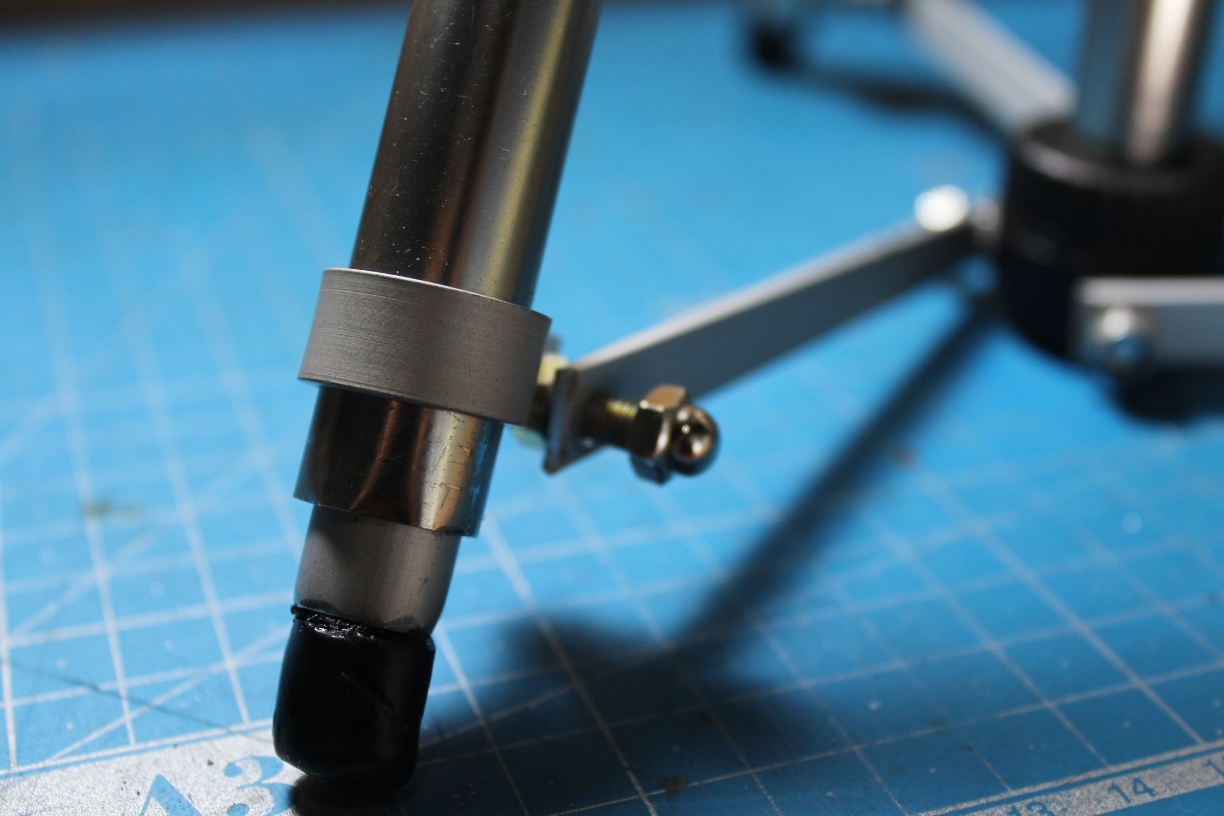 Homemade Tripod : 9 Steps (with Pictures) - Instructables