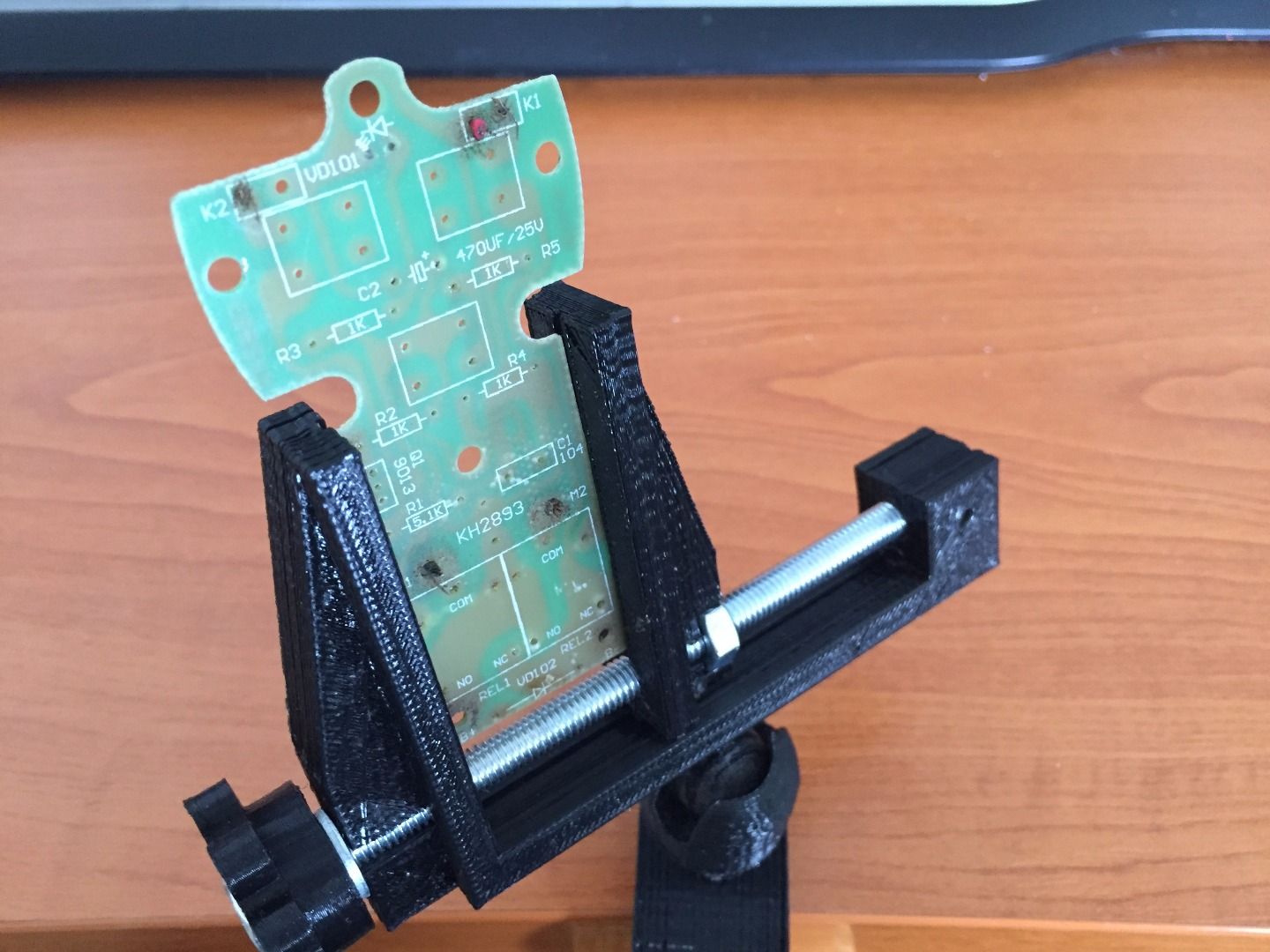How to Make a 3D Printed PCB Vise! : 4 Steps (with Pictures ...
