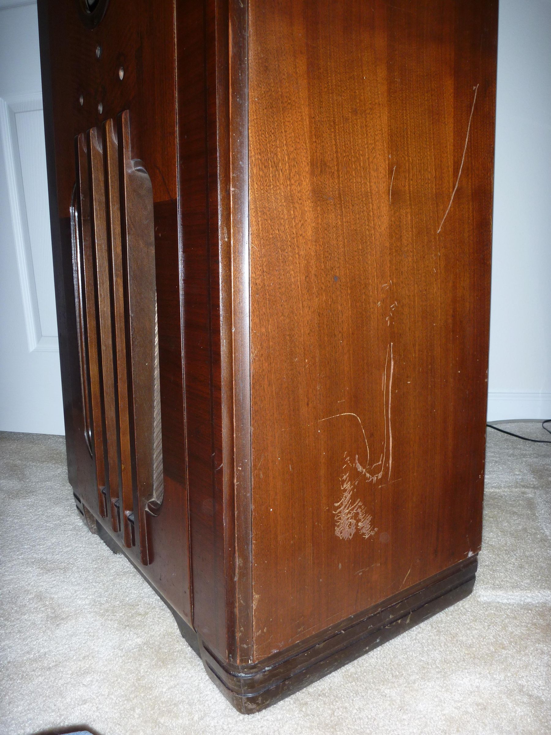 Retro Radio With a Hidden Secret! Old School Style With New School ...