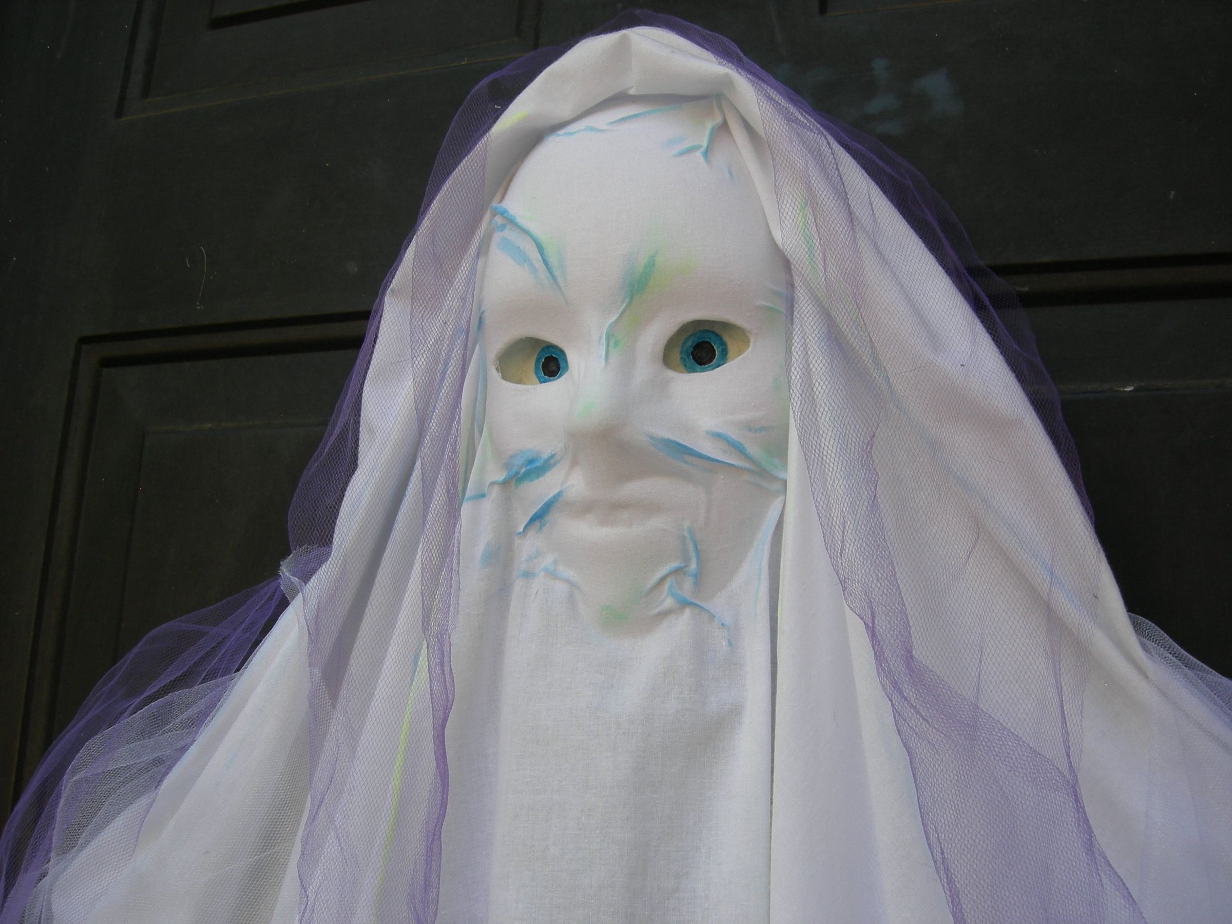 Tracking Ghost Door Decor (super Easy) : 3 Steps (with Pictures ...