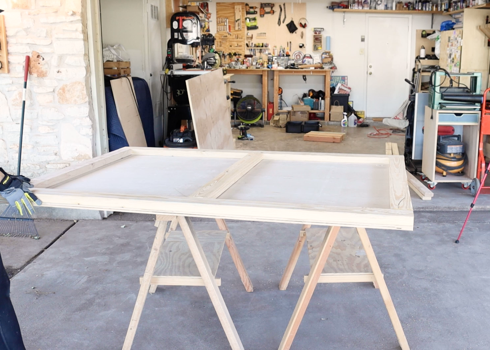 EASY DIY Workbench! Mobile With Storage : 9 Steps (with Pictures ...