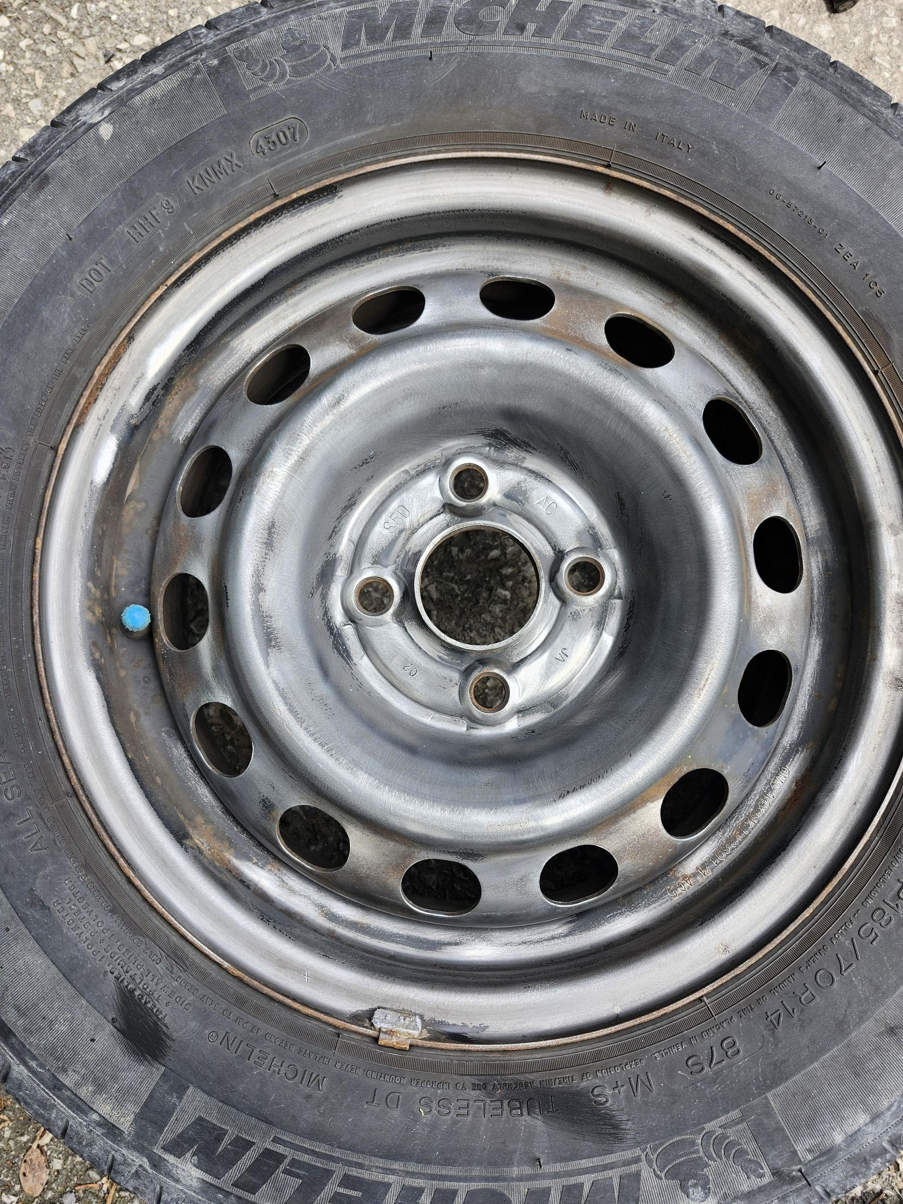 How to Prep and Paint Steel Car Rims : 8 Steps - Instructables