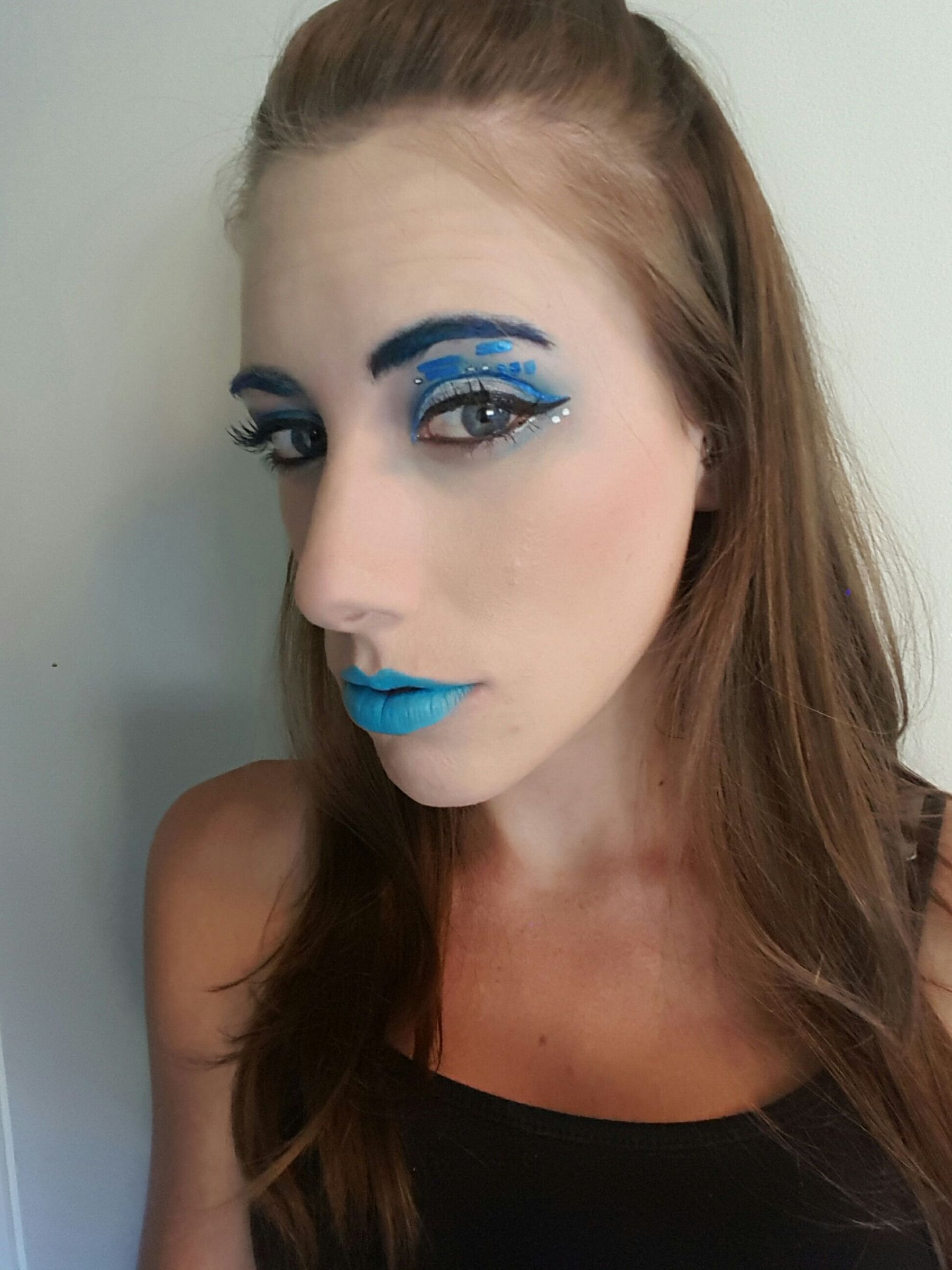 Remake R2D2 Makeup Look : 7 Steps - Instructables