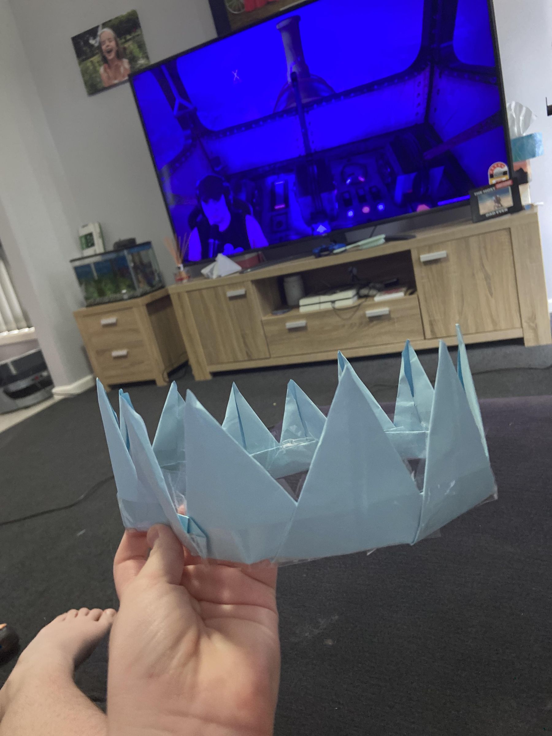 How to Make a Paper Crown : 11 Steps (with Pictures) - Instructables
