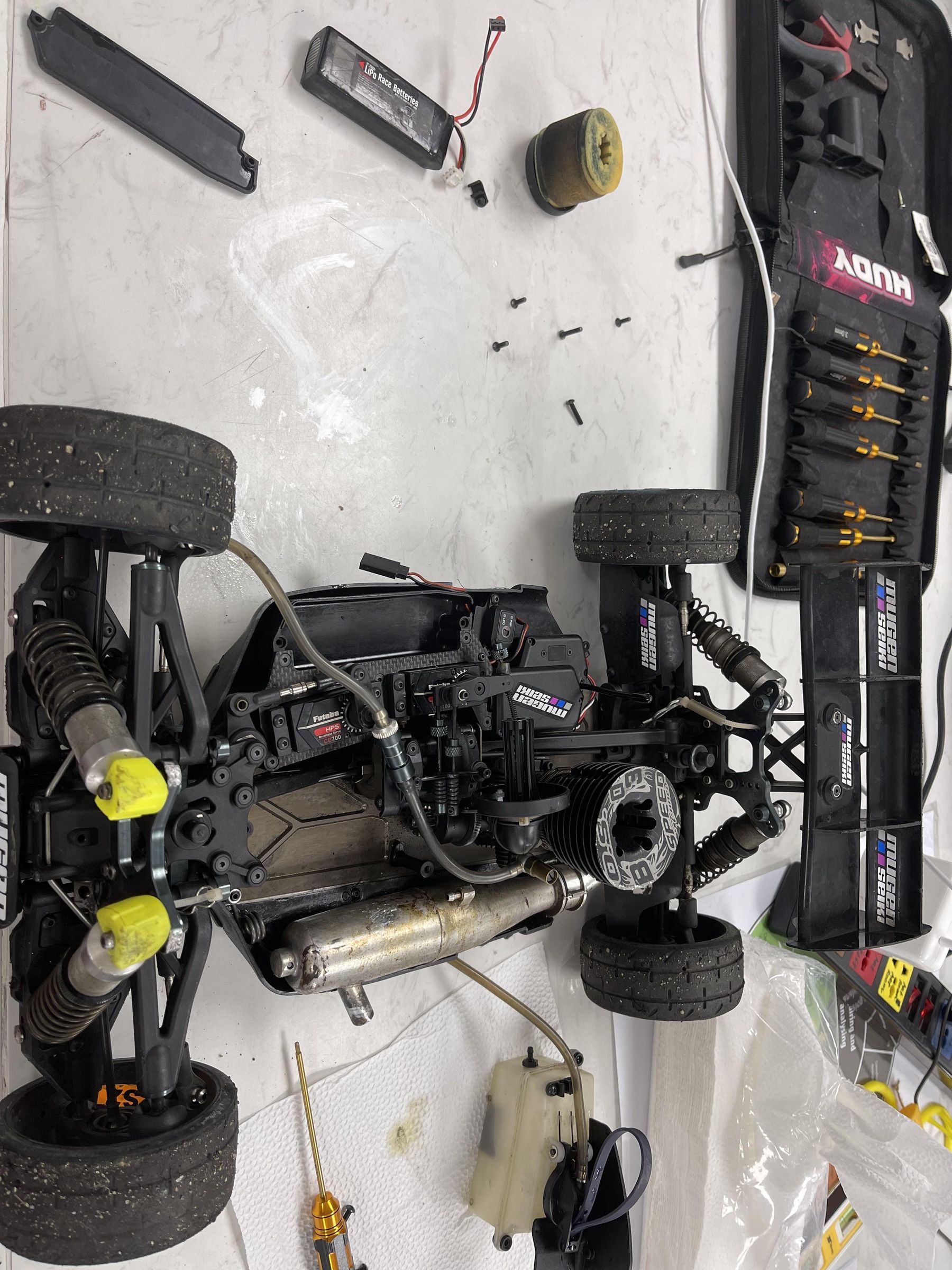 Disassemble Fuel Tank and Exhaust Nitro RC Car (MBX8 Mugen Seiki) : 8 ...