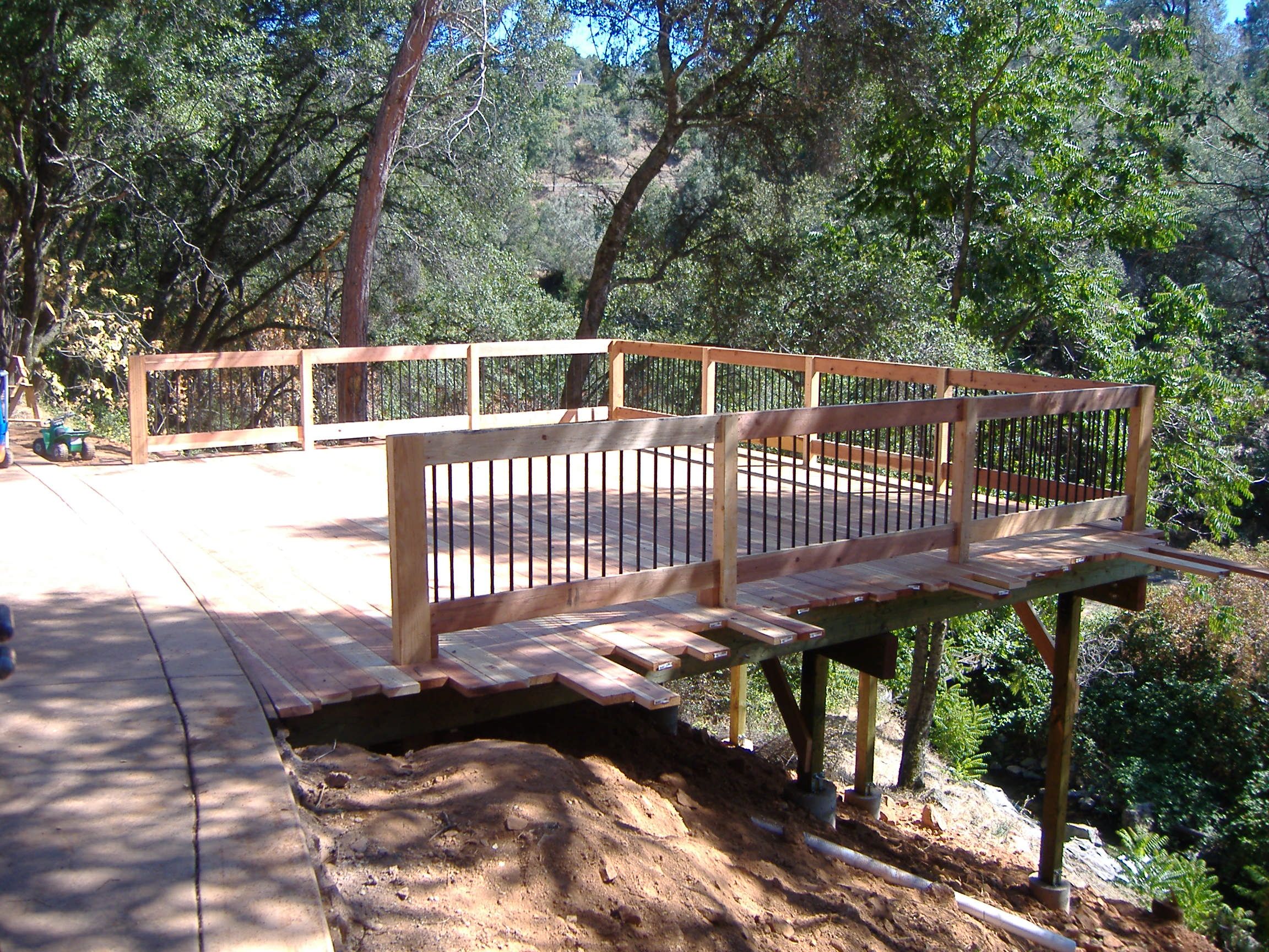 Building a 24' X 20' Deck on Steep Slope : 5 Steps (with Pictures ...