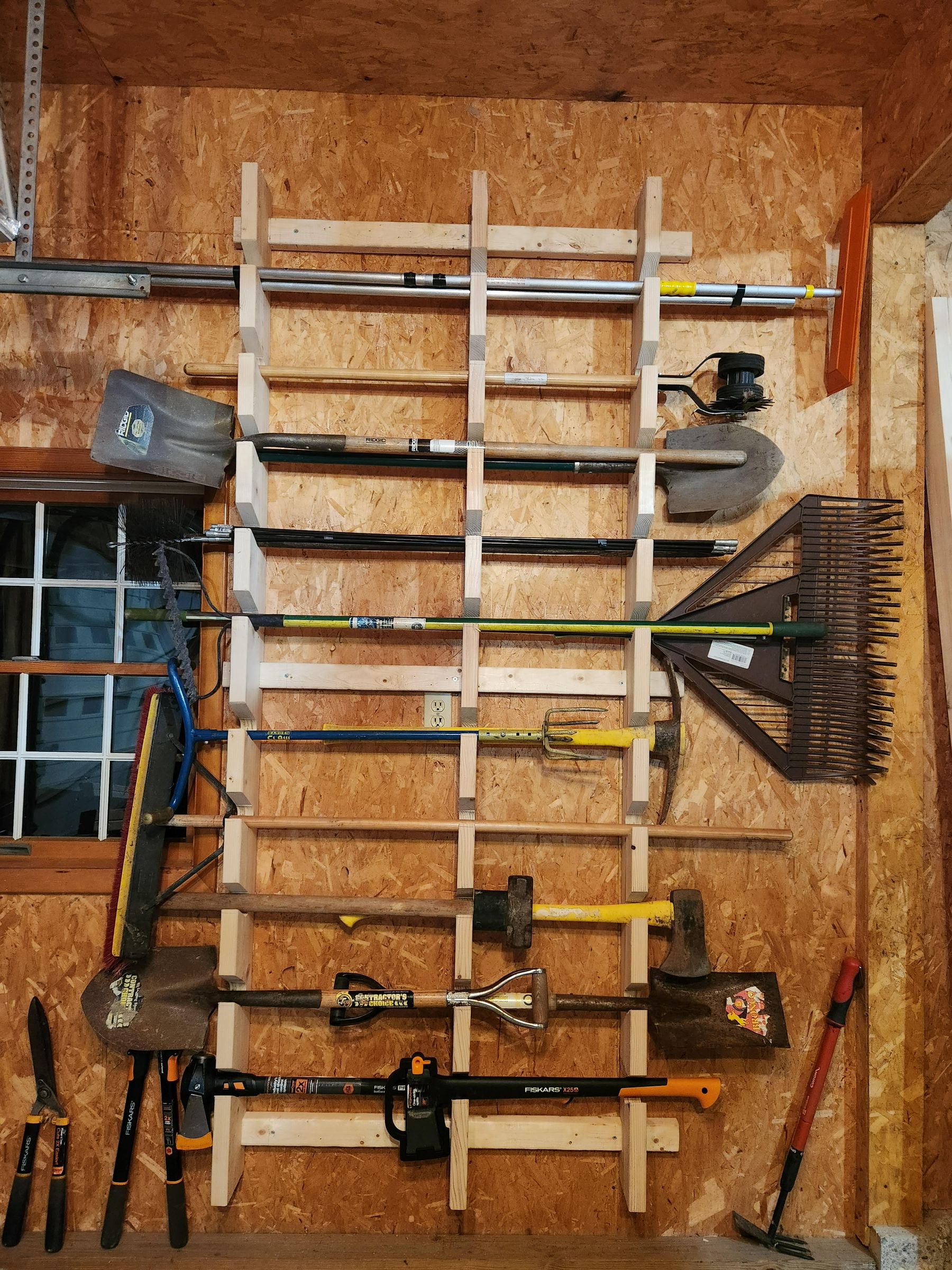 Garden Tool Rack : 4 Steps (with Pictures) - Instructables
