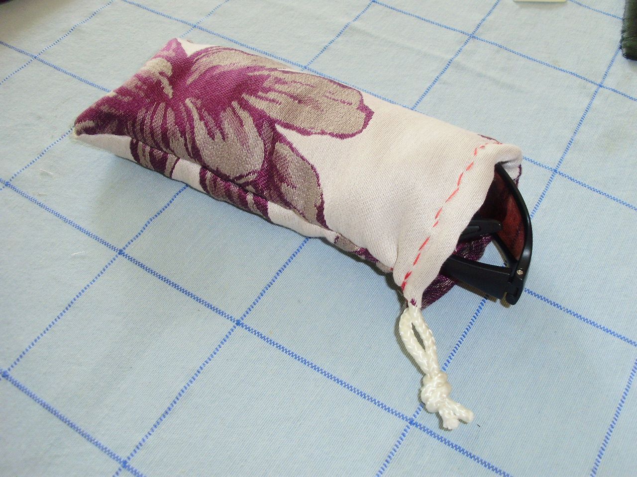 Glasses Pouch in Under an Hour : 4 Steps - Instructables