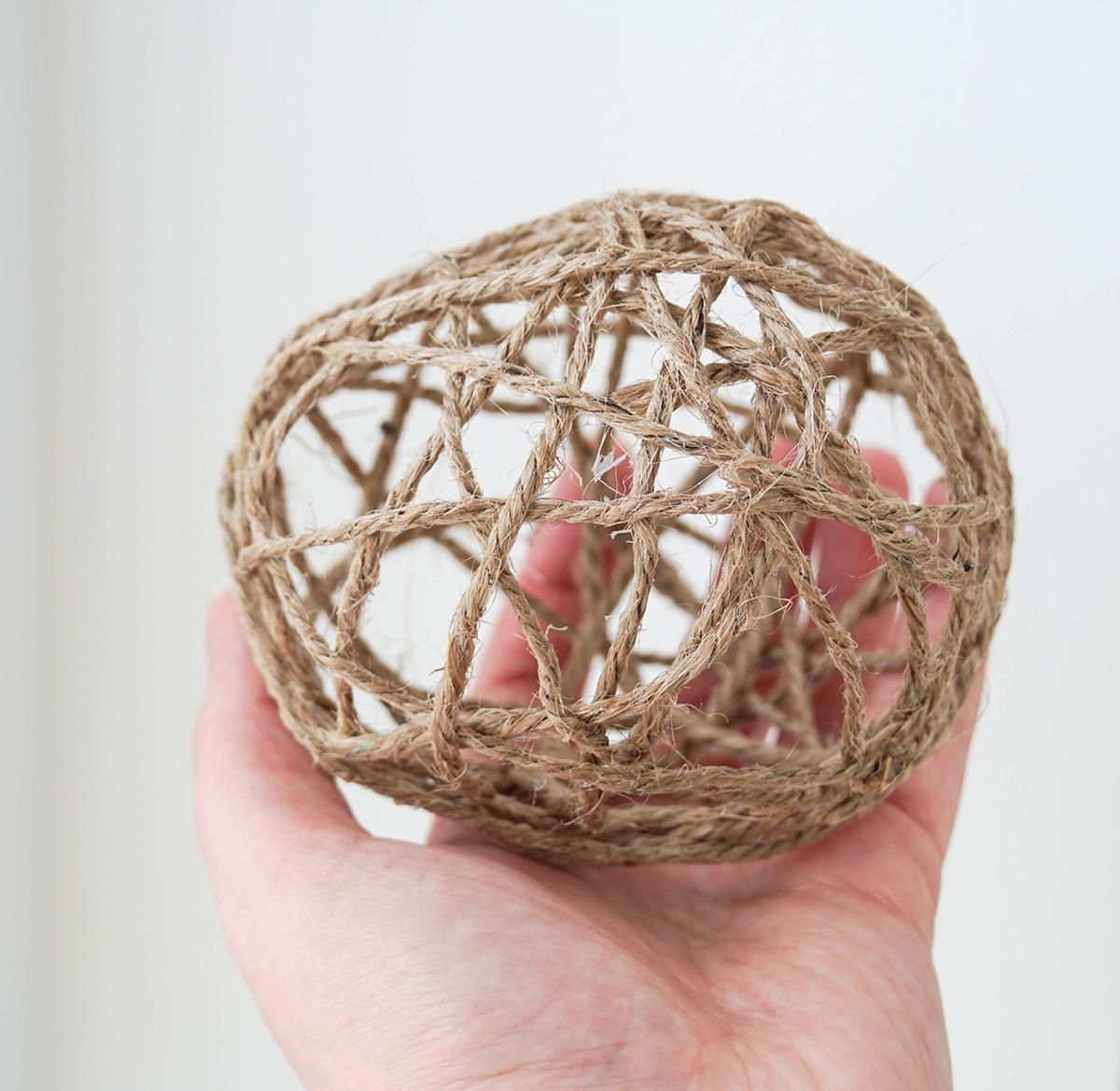 DIY Twine Shapes for Home Decor | Rainbows, Flower Coasters & More : 9 ...