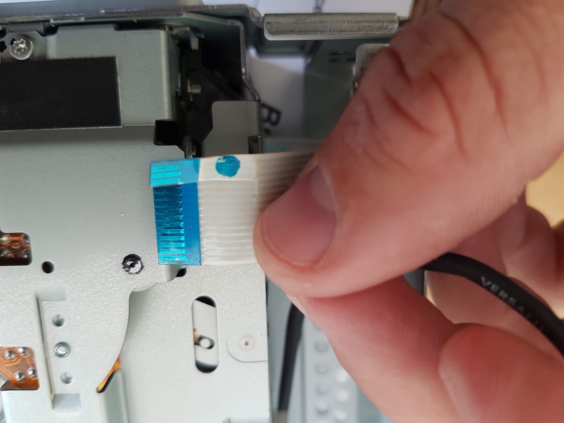 $1 AUX Stereo Input Hack : 9 Steps (with Pictures) - Instructables