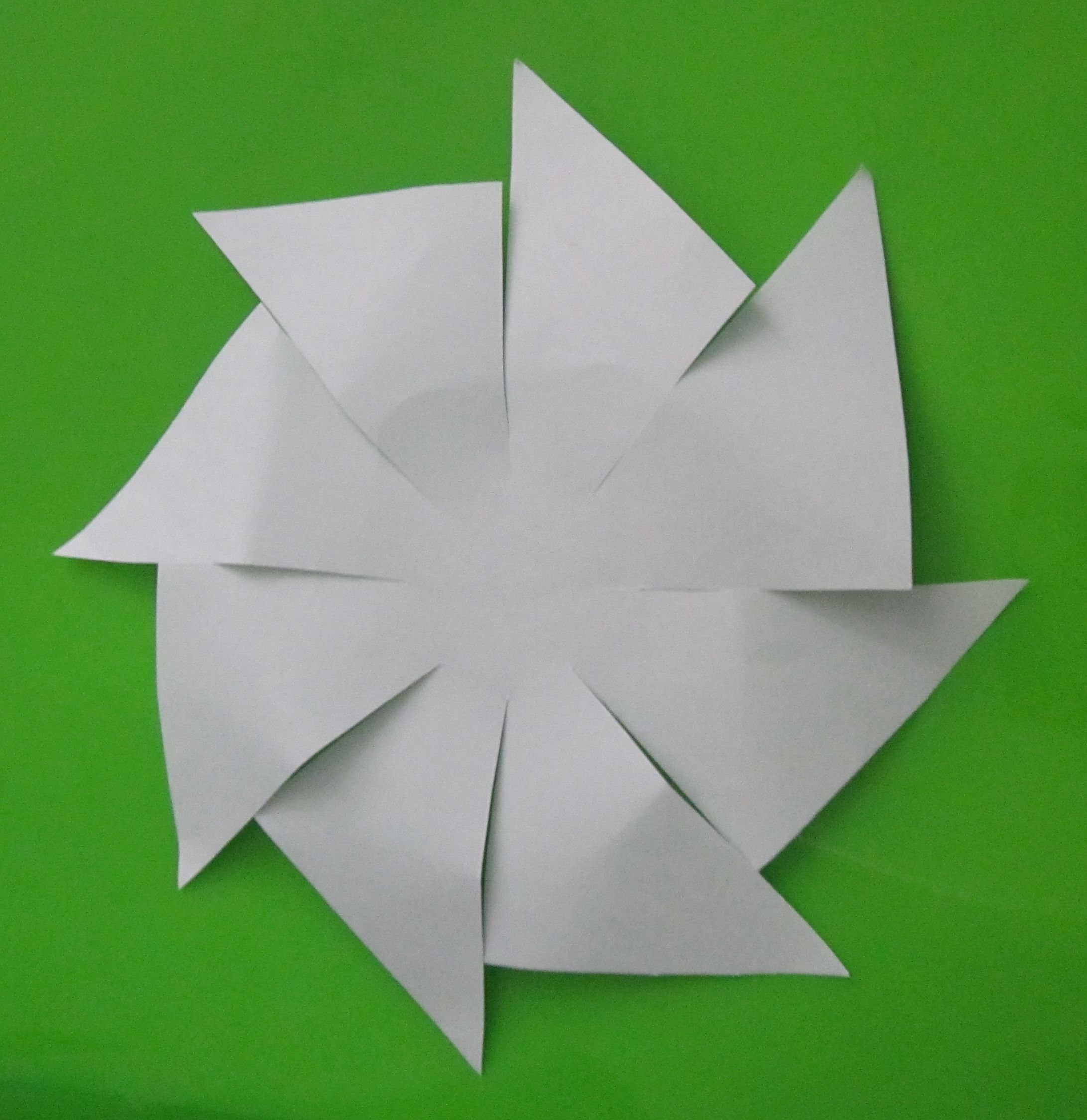 Miss La Sen 8 Petal Pinwheel : 7 Steps - Instructables