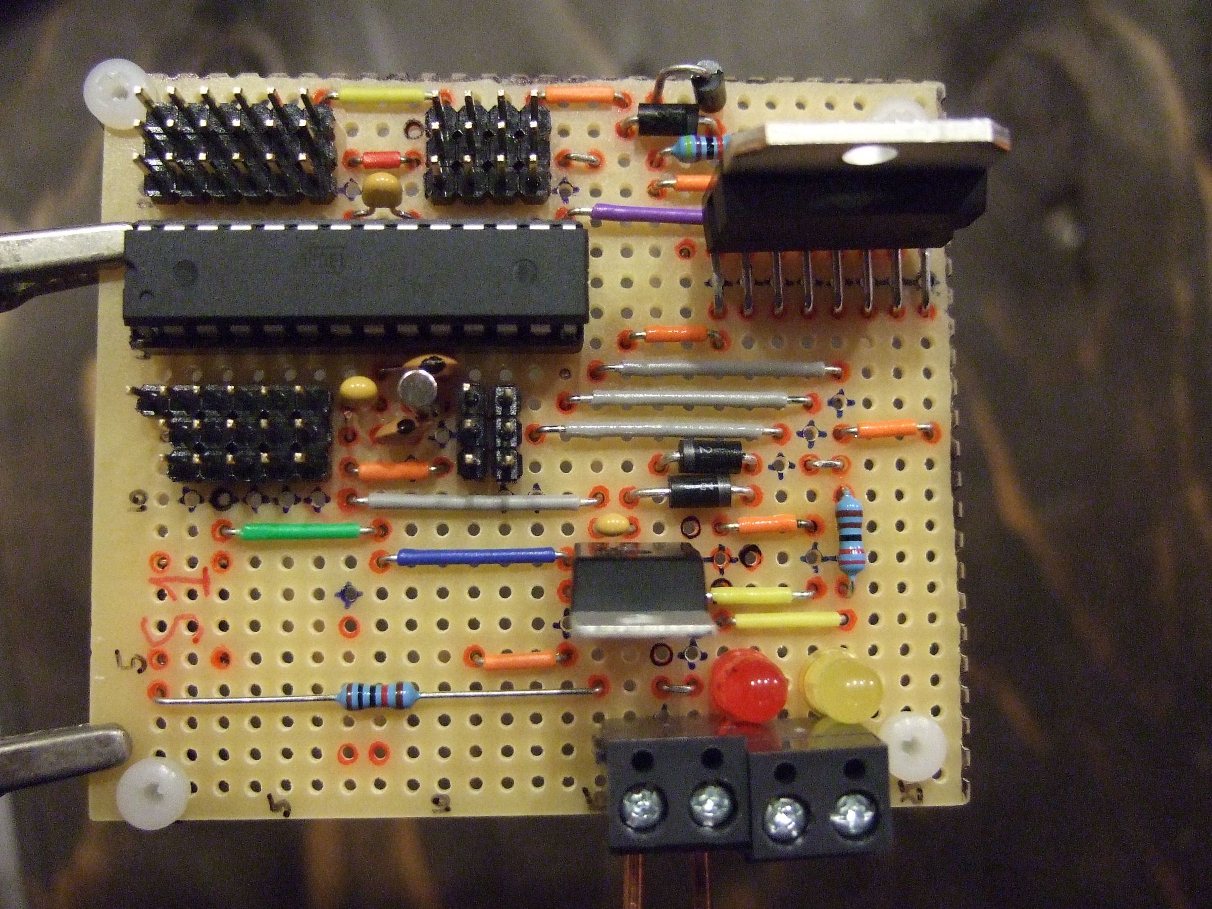 Compact 3-in-1 Stripboard DIYduino With Integrated Sensor and L298N ...