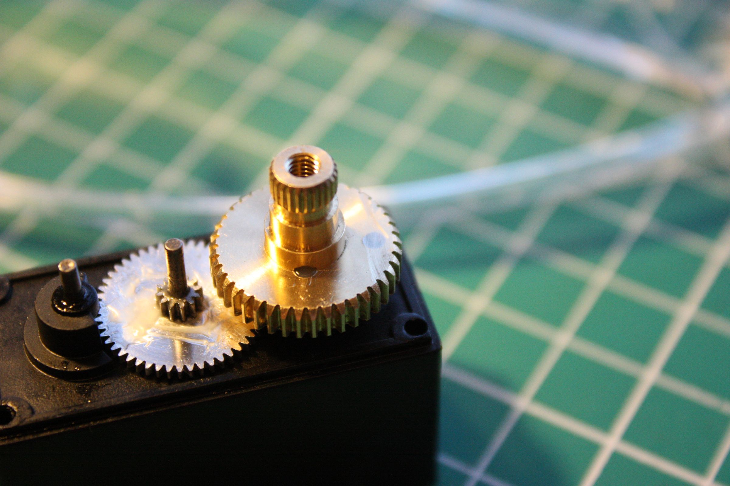 Convert Towerpro MG995 Servo to Continuous Rotation : 9 Steps (with ...
