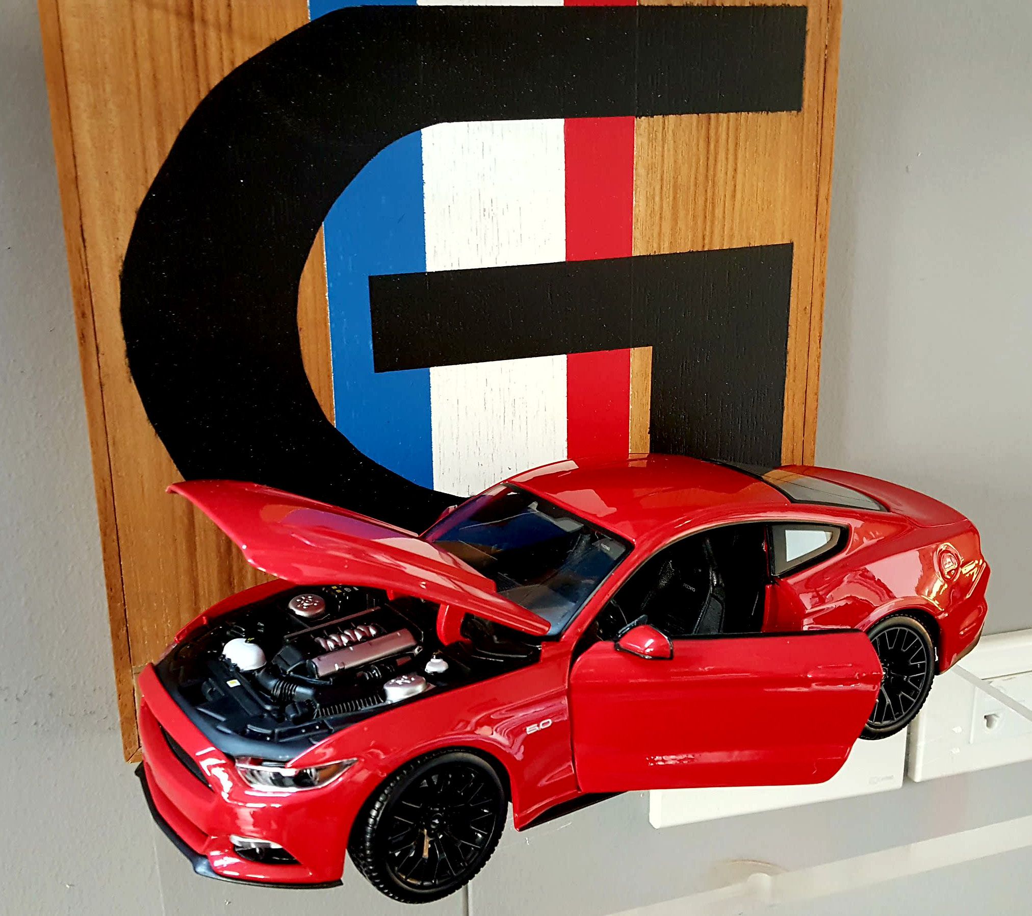 MUSTANGs Shelf : 3 Steps (with Pictures) - Instructables