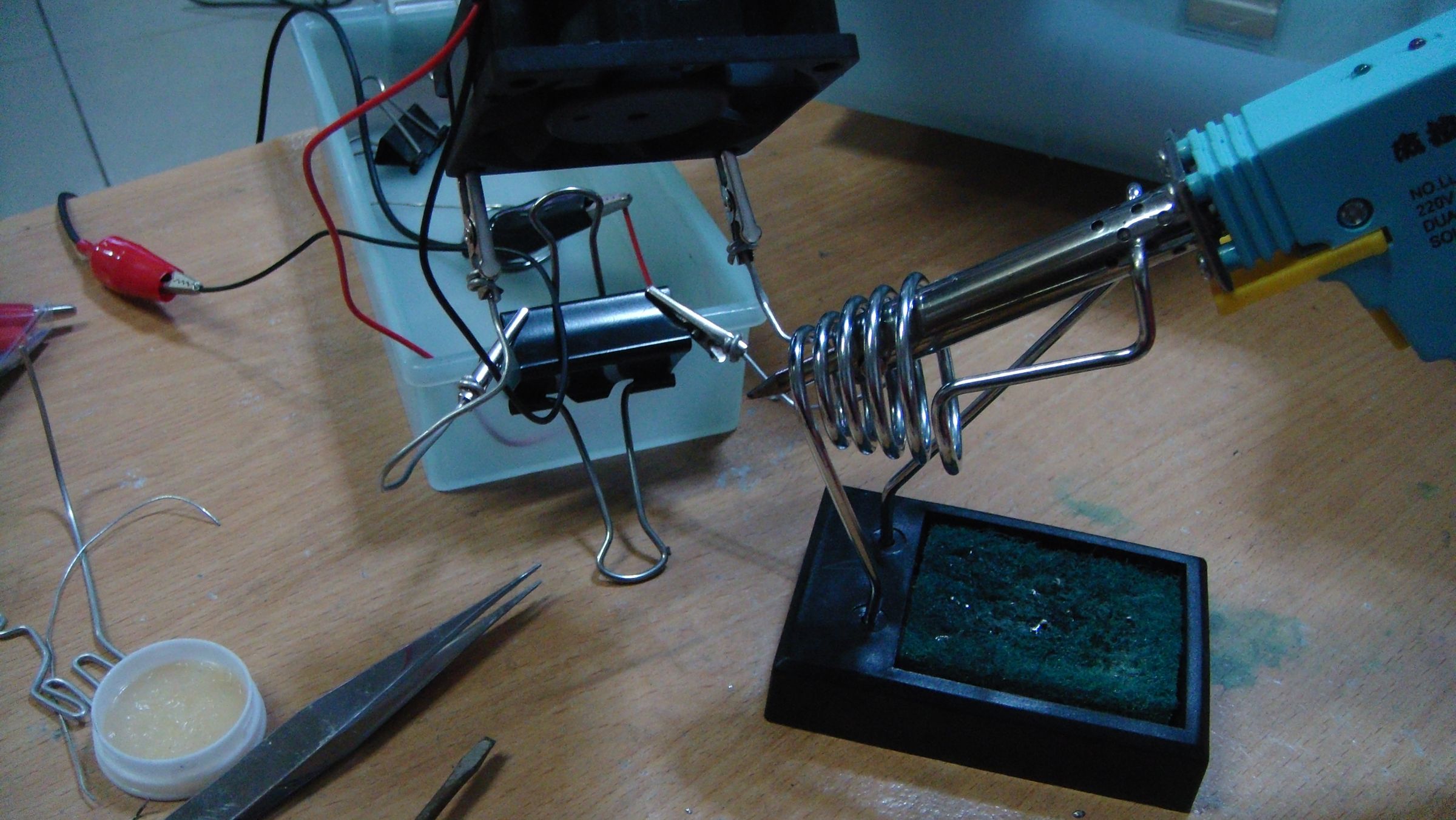 "Ali V1"!!! the Solder Helper/heat Sink : 3 Steps - Instructables