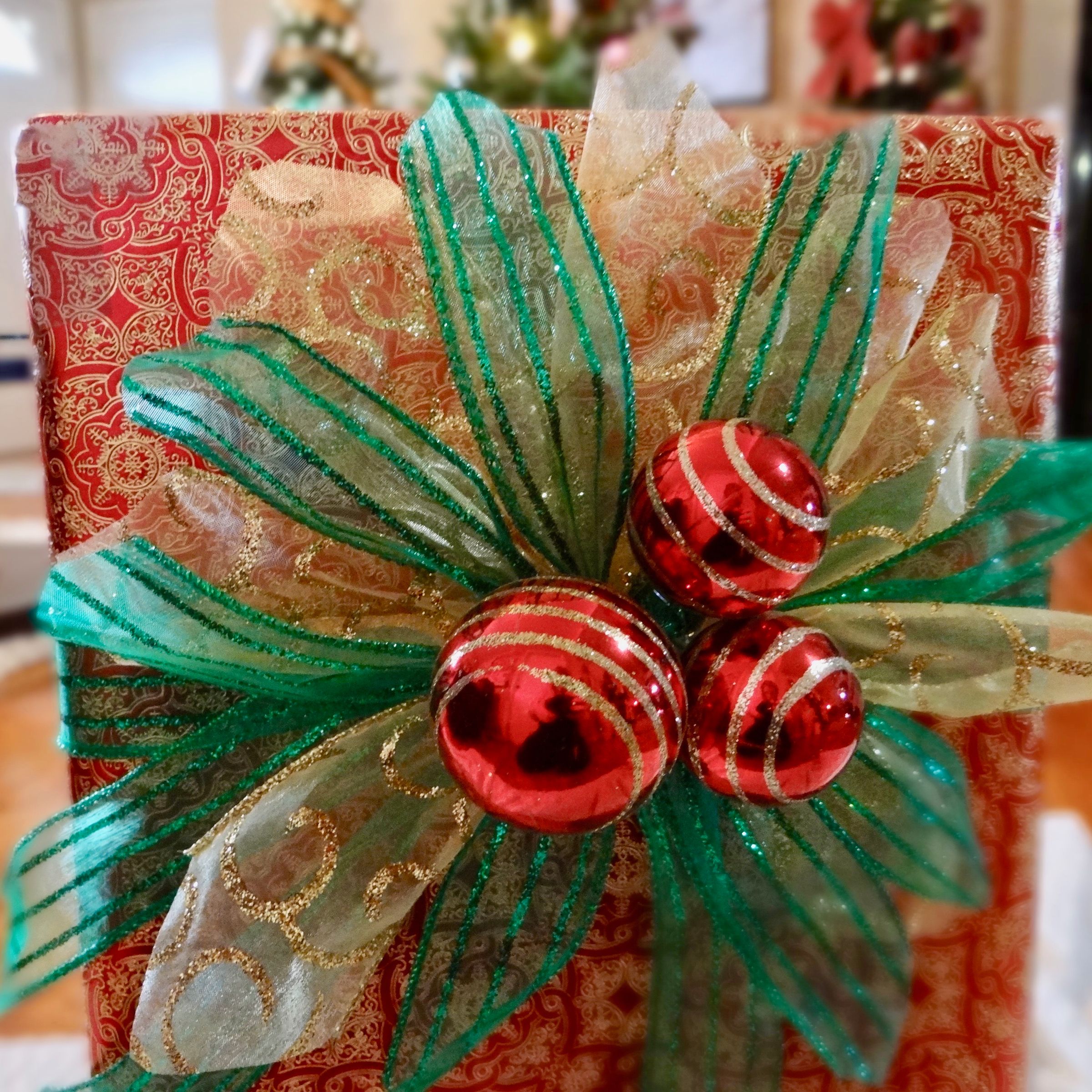 Holiday Decorative Gift Bows : 5 Steps - Instructables