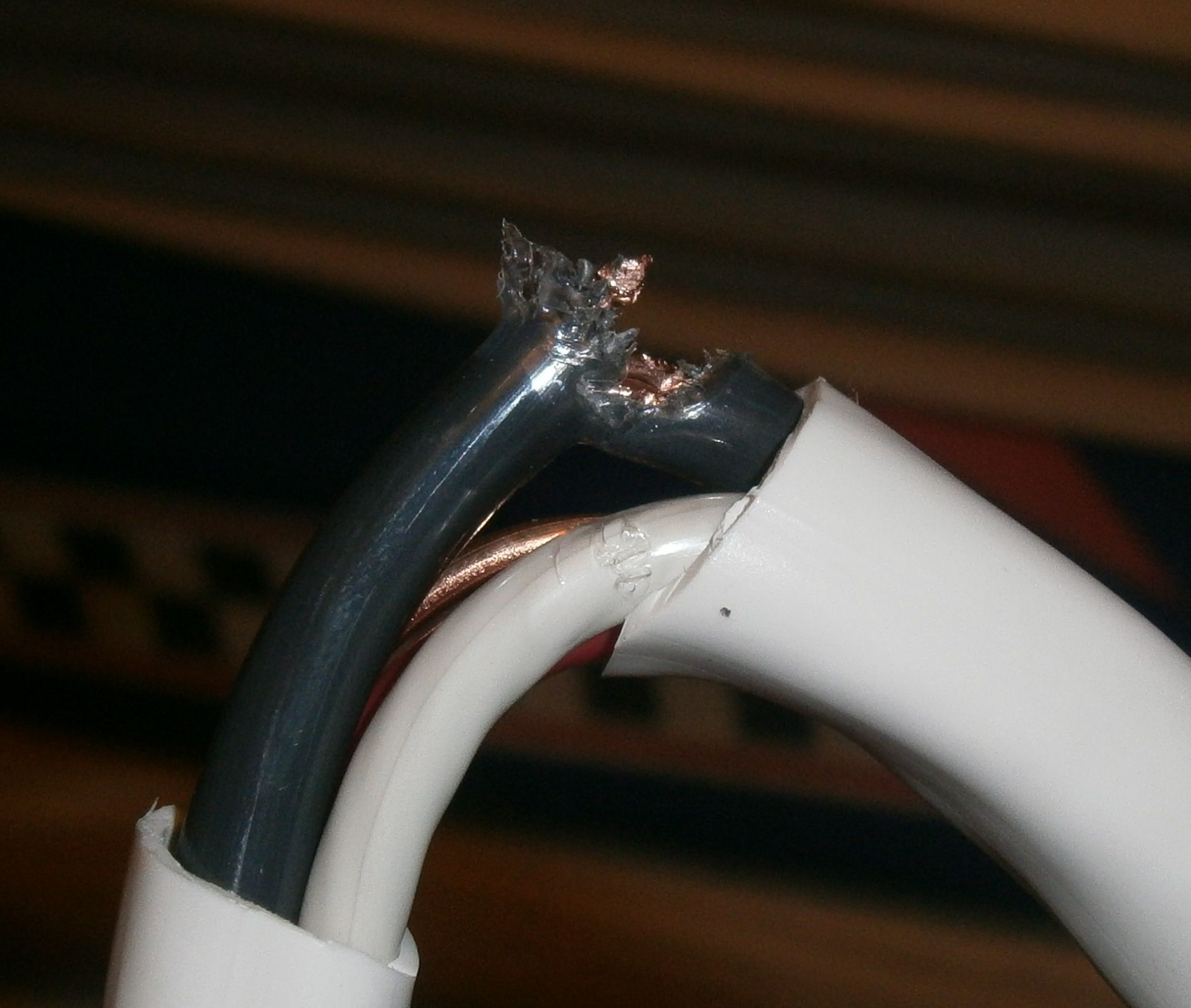 How to Cut and Strip Heavy Gauge Wire Easily : 5 Steps (with Pictures ...