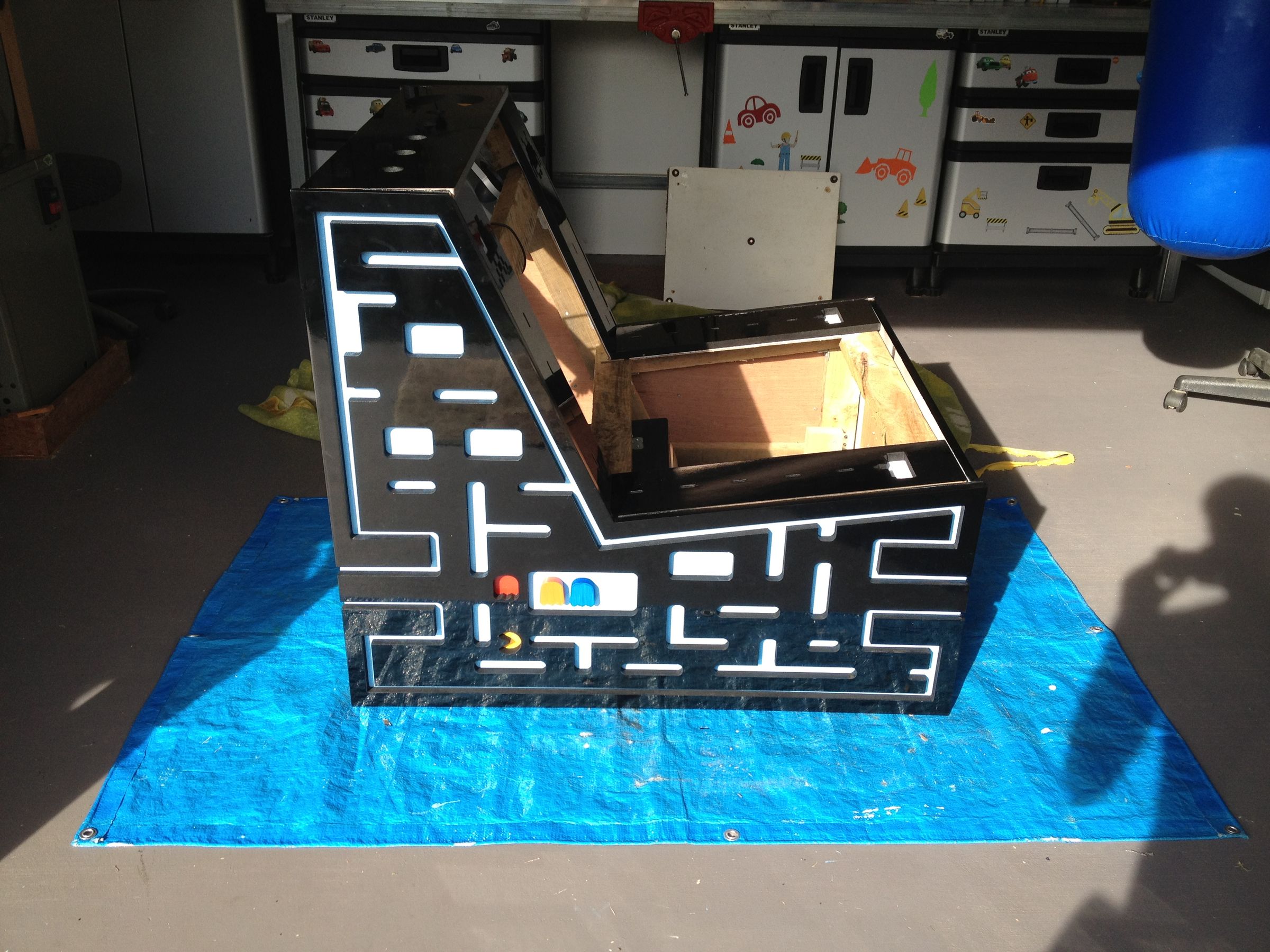 Ultimate Pacman / Space Invaders Gaming Chair With Speakers : 12 Steps ...