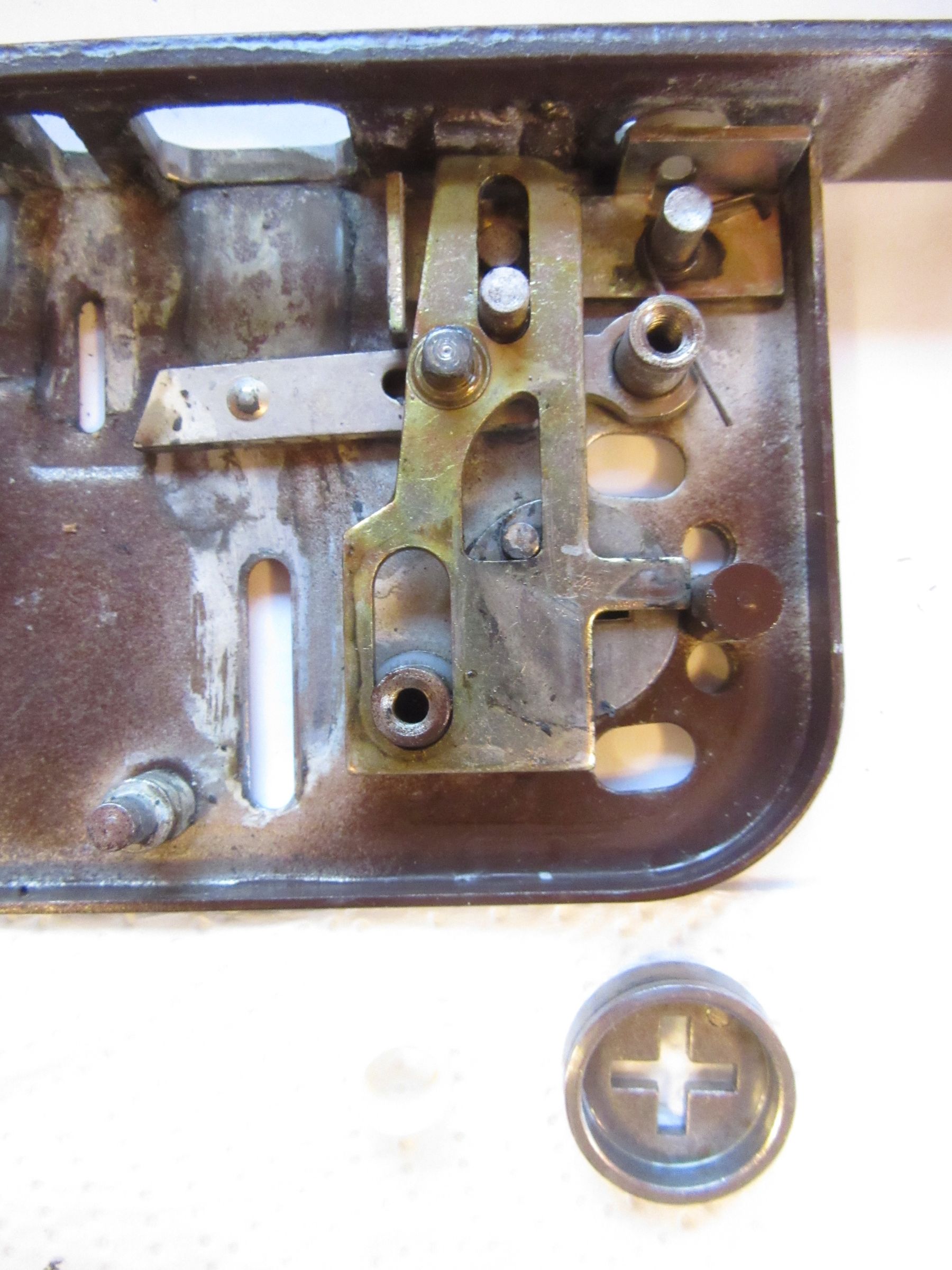 How to Disassemble a Boda 4235 Lock Case (Abloy 4235) : 5 Steps ...