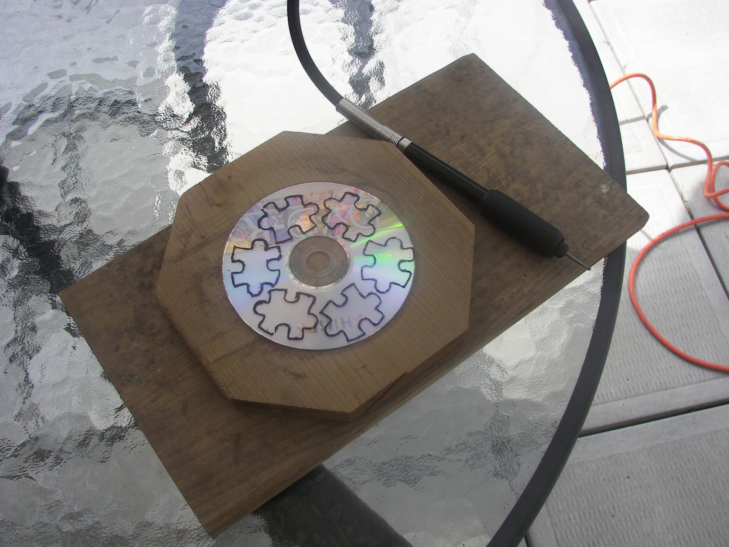 How to Make Pendants and Charms From Old CDs : 4 Steps (with Pictures ...