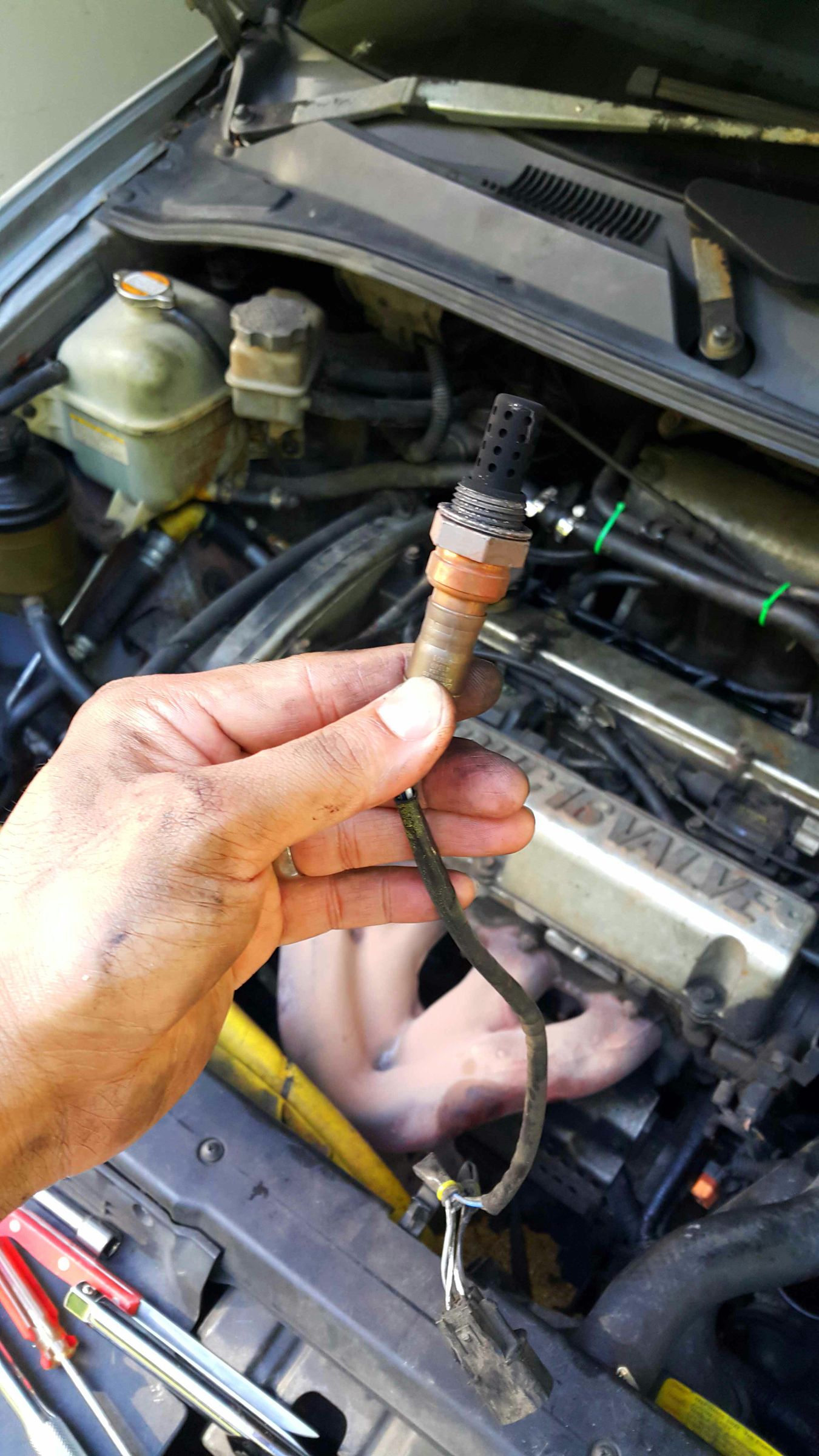 Replacing an Aged Oxygen Sensor (Hyundai Trajet). : 3 Steps - Instructables