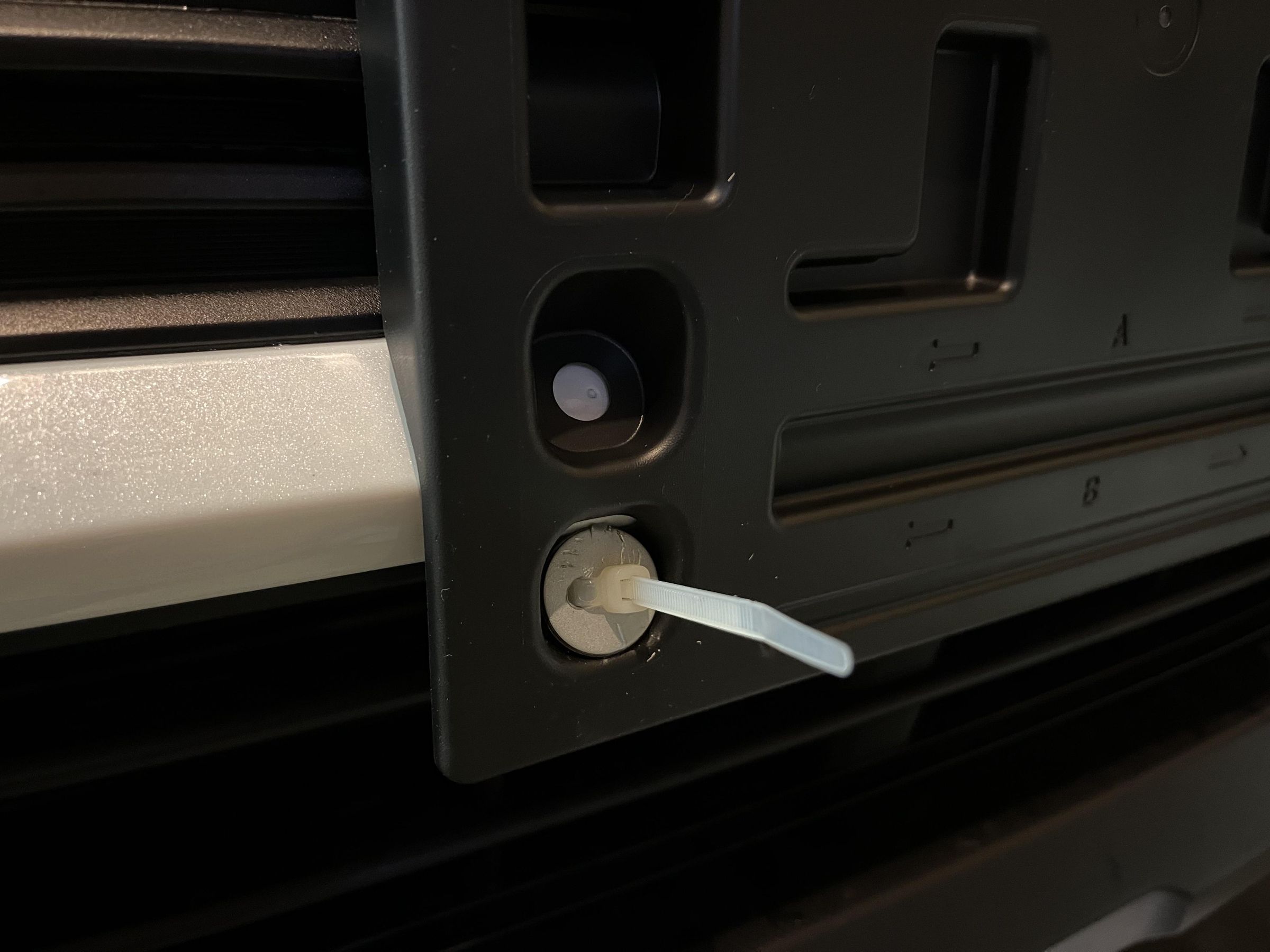 No Drill Subaru Front License Plate Mounting : 3 Steps - Instructables
