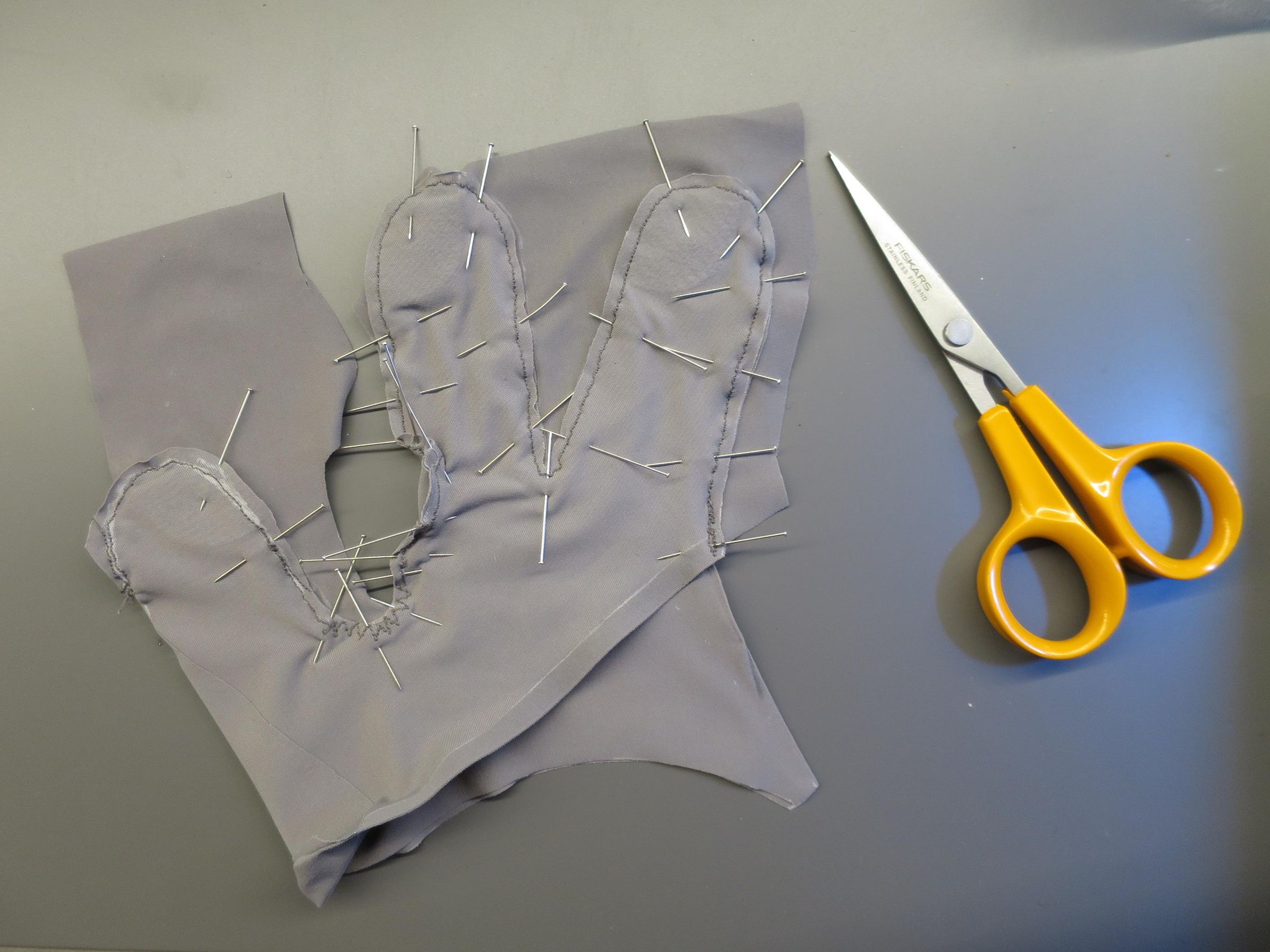 ‘HYBRID’ VR Data Gloves for Meta Quest + Vive Puck : 10 Steps (with ...