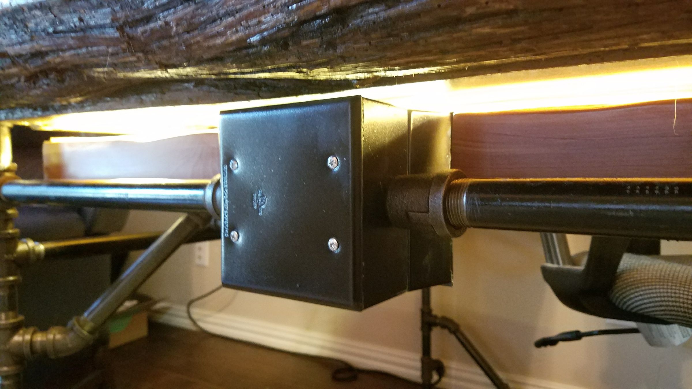 Live Edge Cedar Industrial Computer Desk : 8 Steps (with Pictures ...