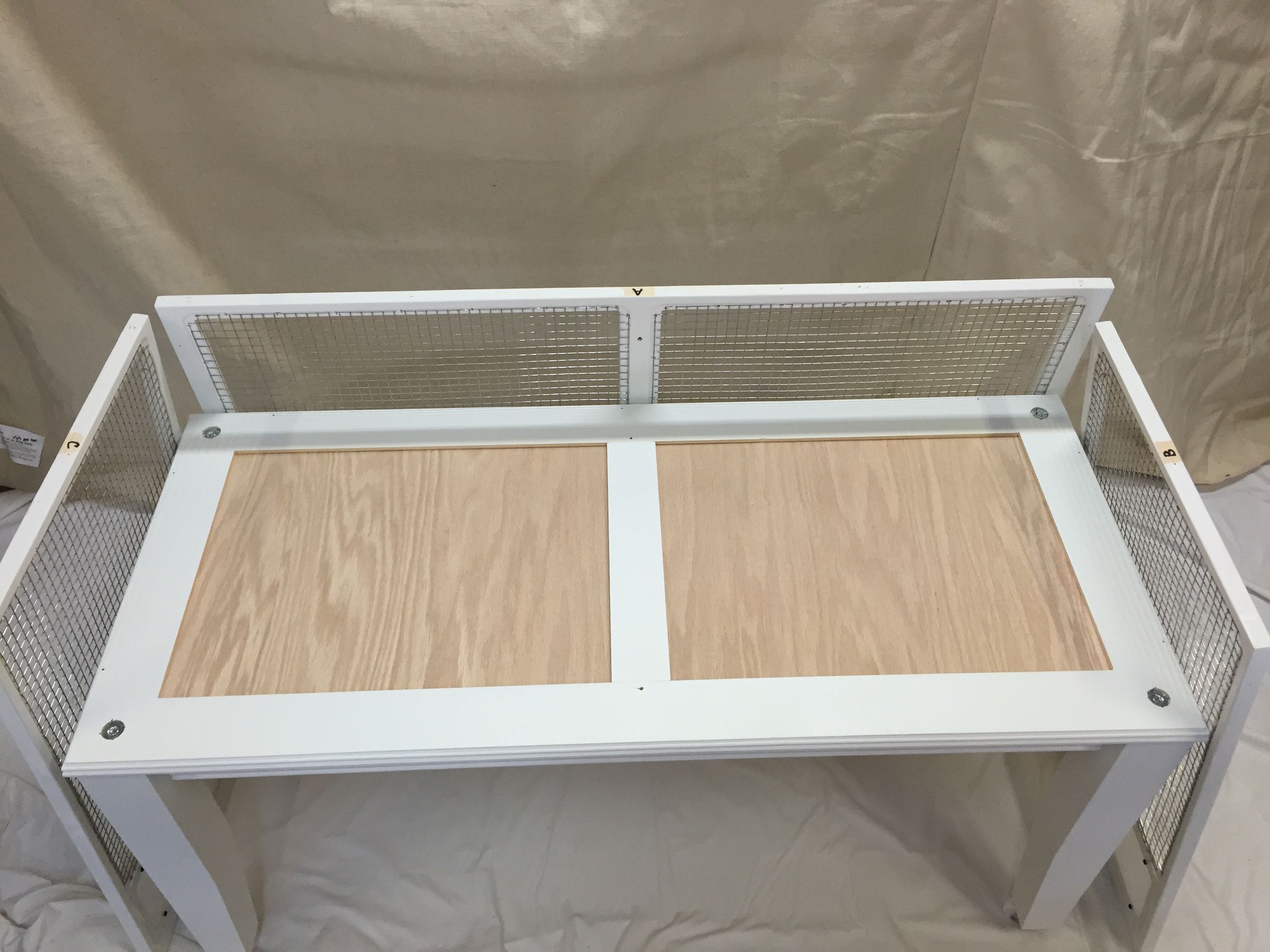 Jennifer's Display Cage W/Removable Divider - Instructables
