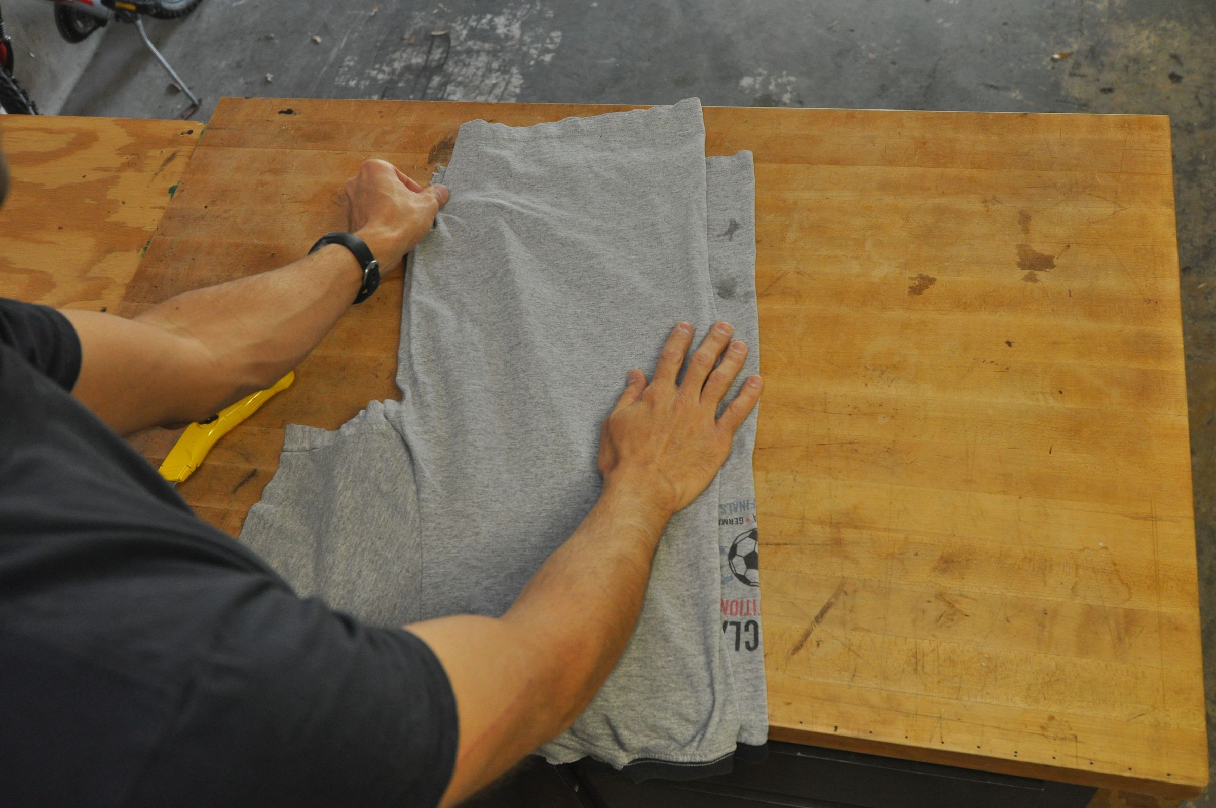 T-shirt Rags - 4 Rags From 1 Shirt With Just 2 Cuts : 7 Steps (with ...