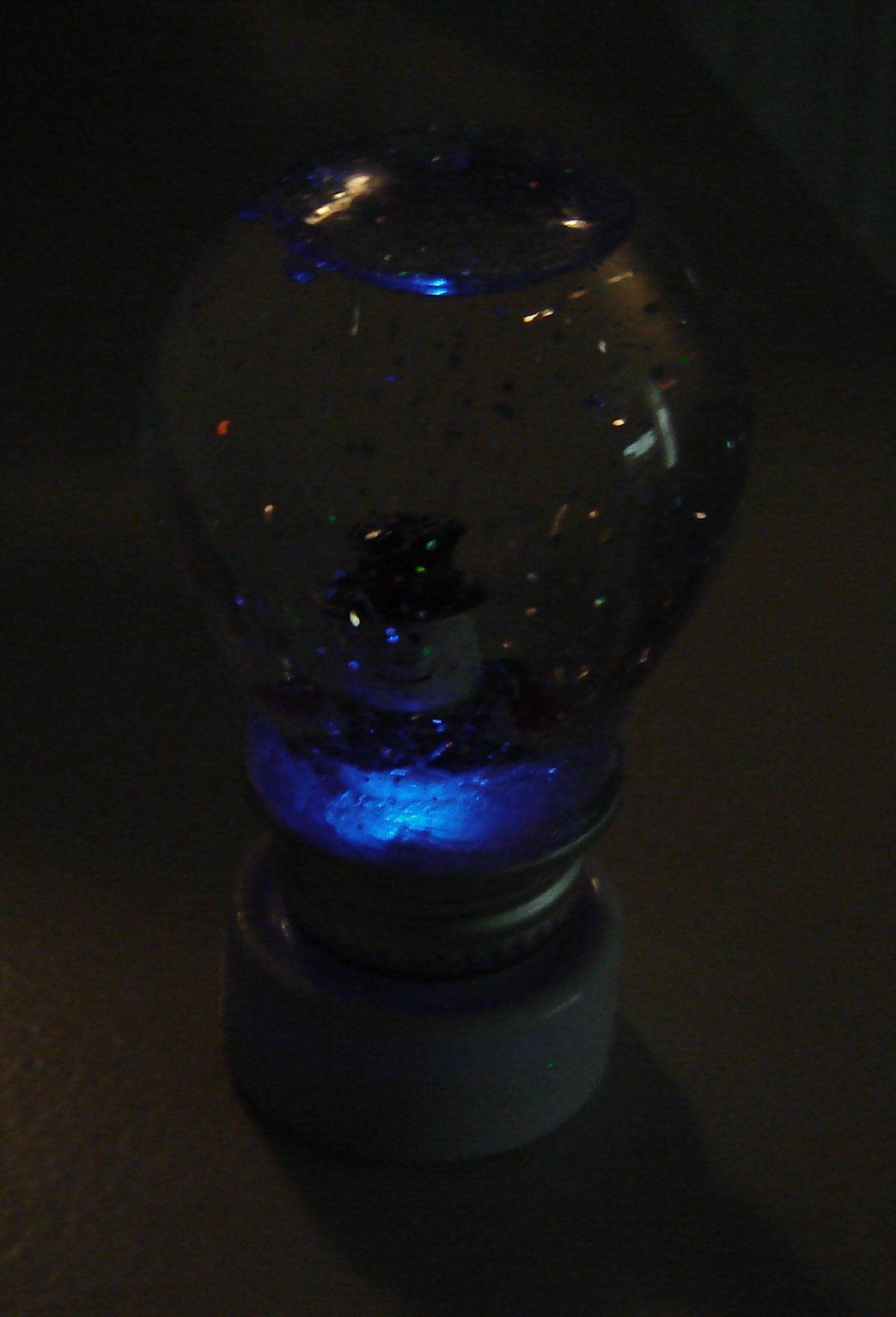 Light Bulb Snow Globes : 8 Steps (with Pictures) - Instructables