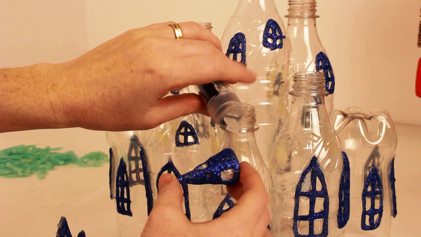 DIY Frozen Castle Using Plastic Bottles and Hot Glue : 5 Steps (with ...