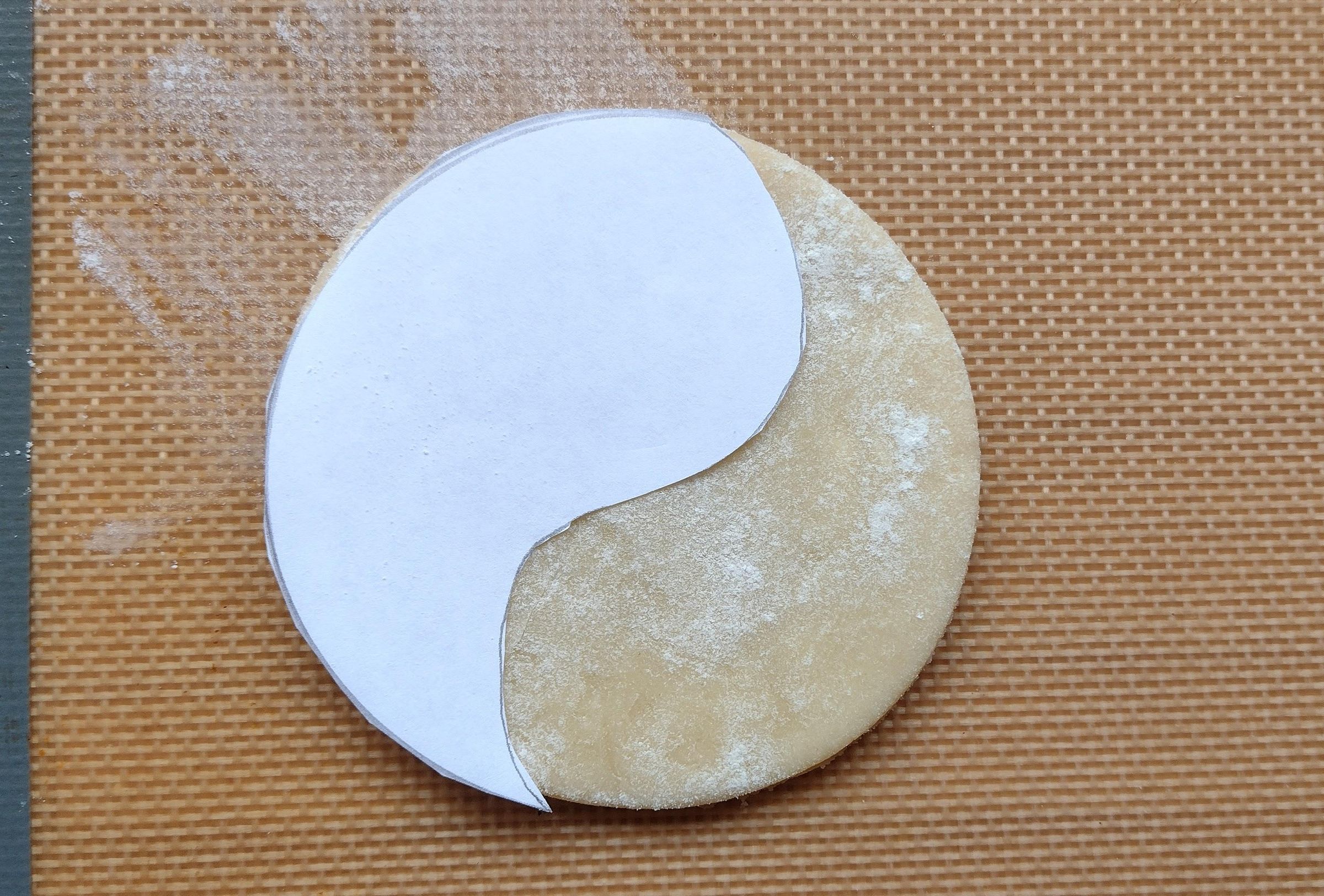 Yin and Yang Cookies : 6 Steps (with Pictures) - Instructables