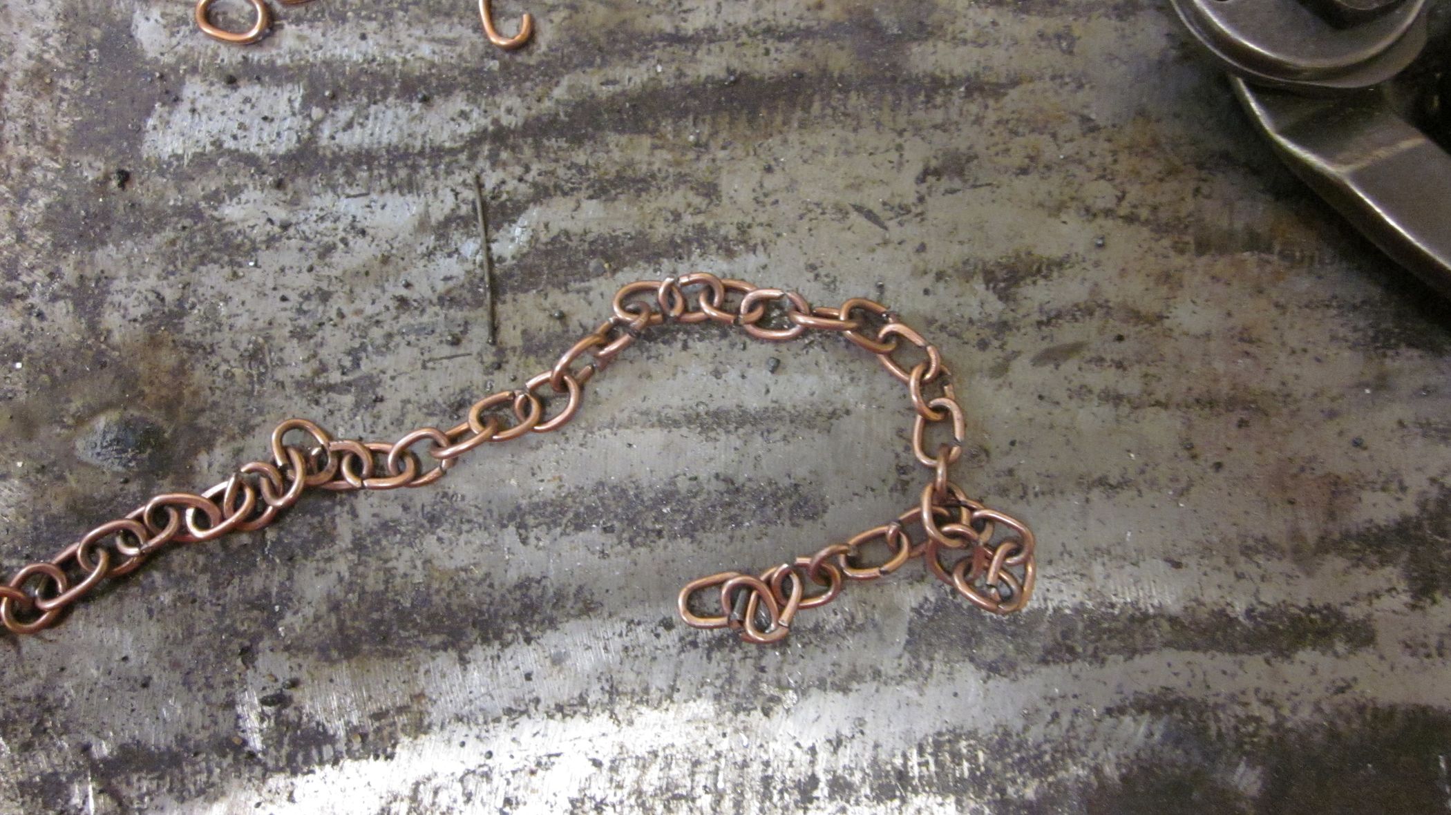 Simple Chain : 4 Steps - Instructables
