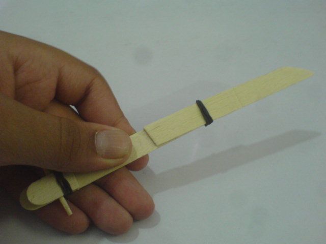 A SIMPLE AUTOMATIC - OPEN PLAY KNIFE!!! : 5 Steps - Instructables