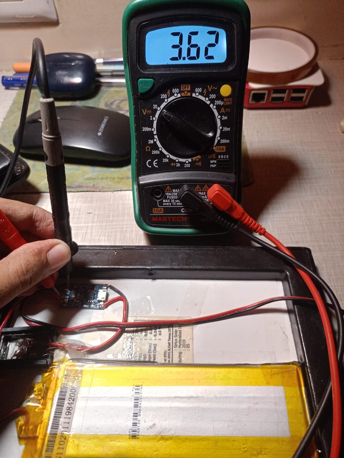 🔋DIY Solar-Powered Emergency Battery Pack With Built-in Protection : 4 Steps - Instructables