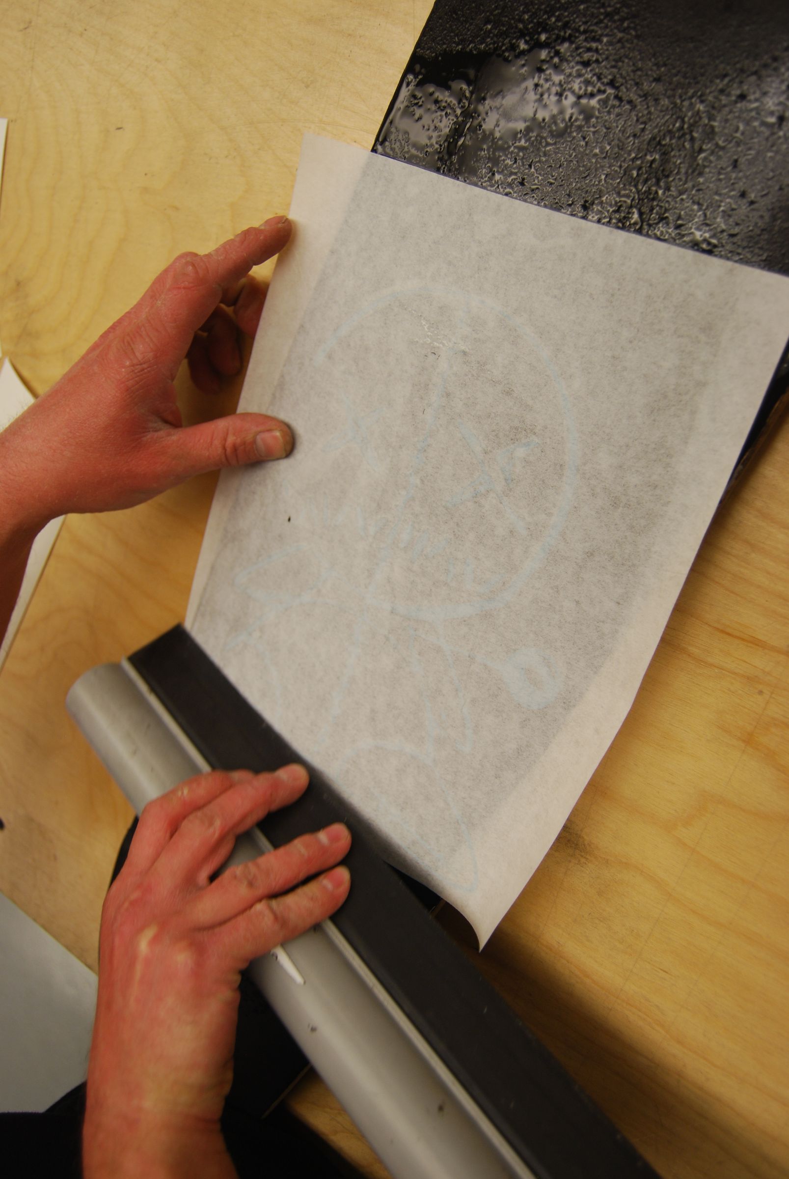 Applying Vinyl to Curved Surfaces : 4 Steps (with Pictures) - Instructables