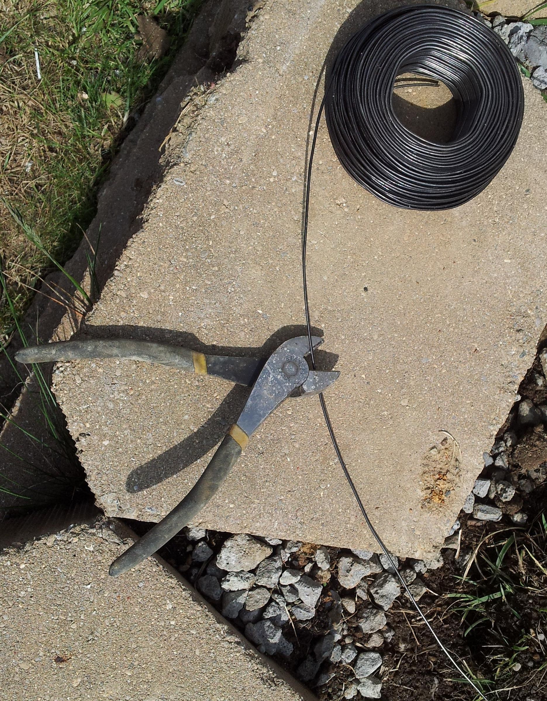 Simple Rig for Spacing & Hanging Rebar in a Post Hole : 6 Steps ...