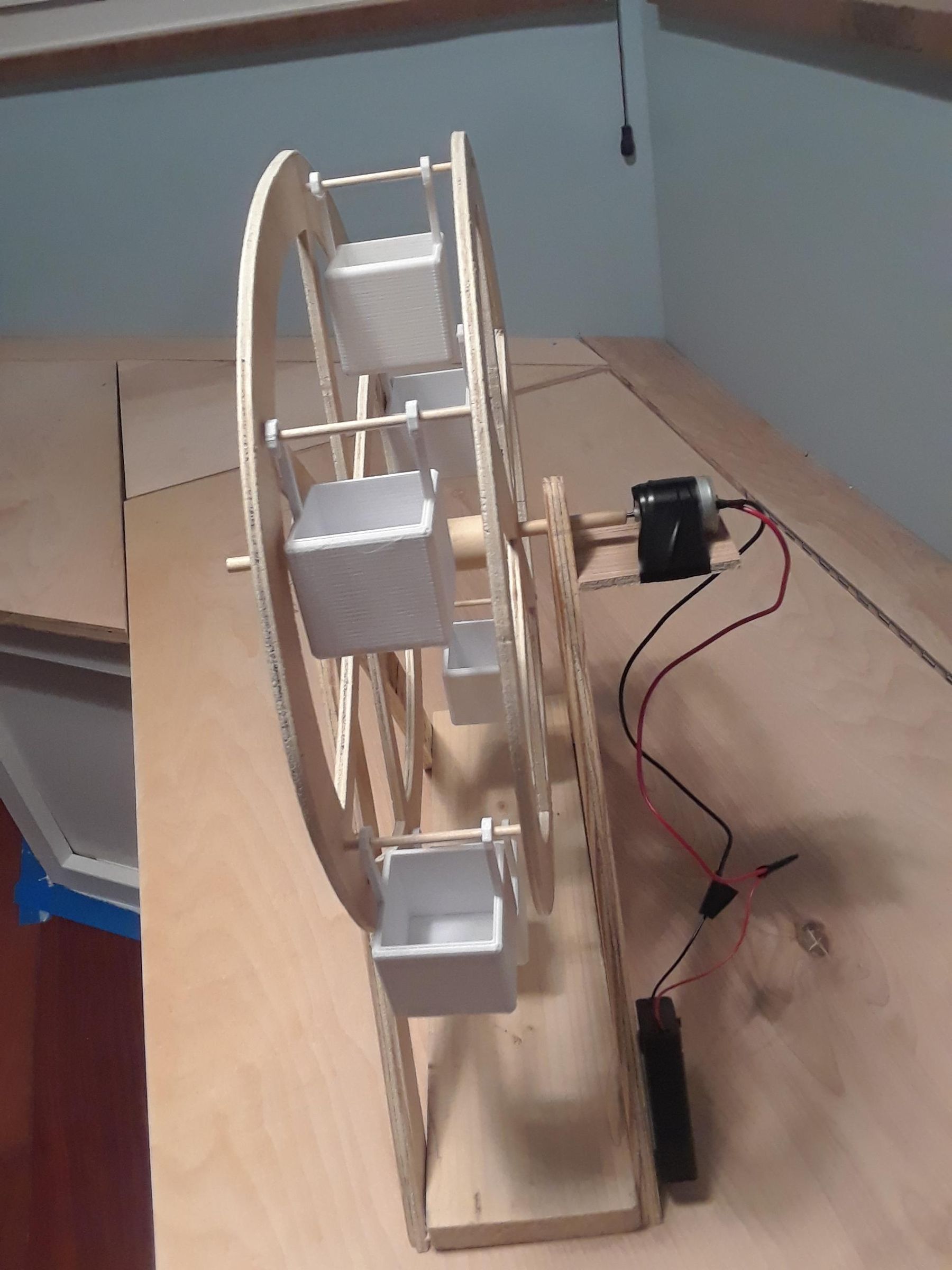 The Motorized Desktop Ferris Wheel : 7 Steps - Instructables