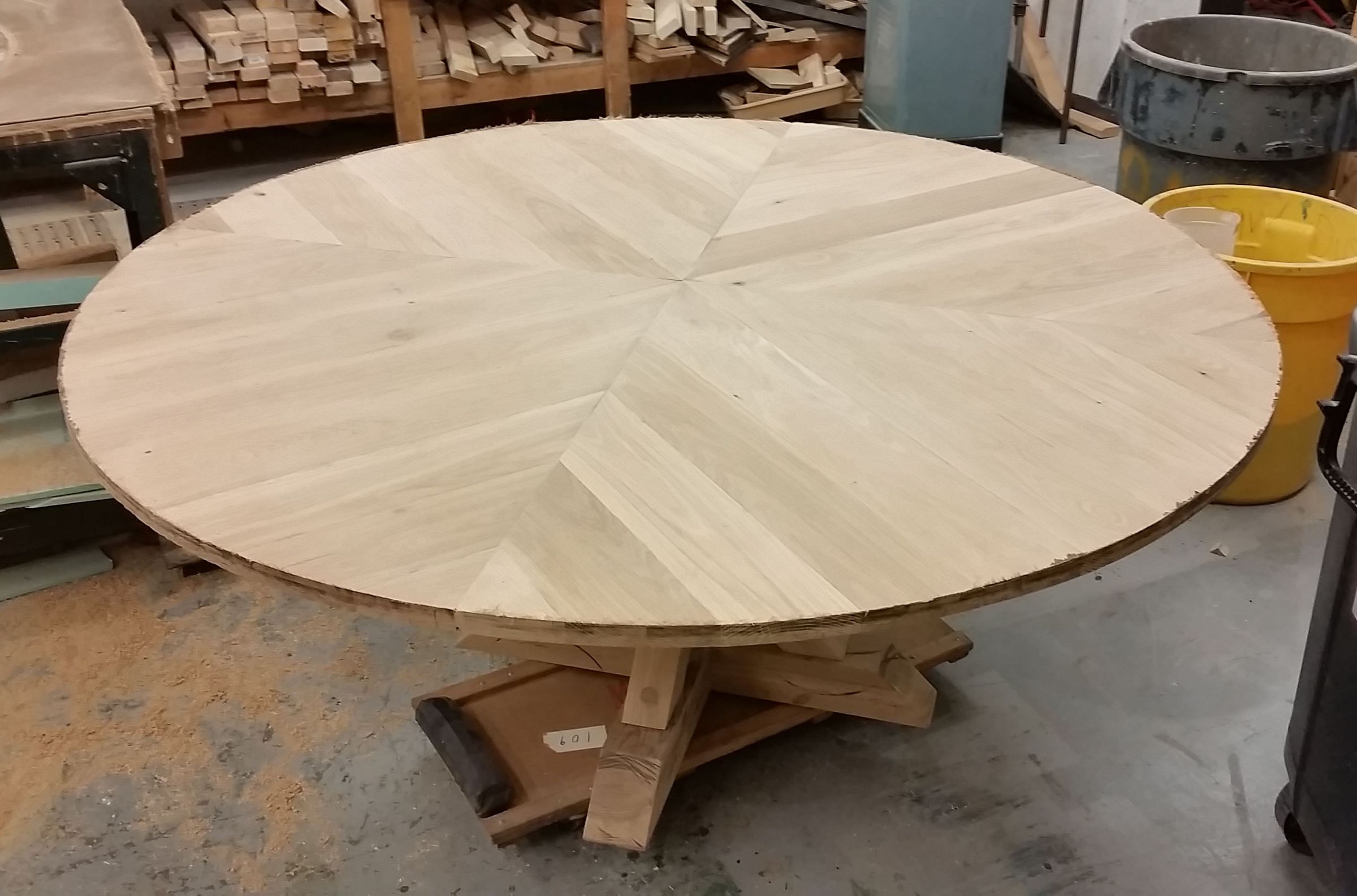 Traditional Round Farmhouse Table : 5 Steps (with Pictures) - Instructables