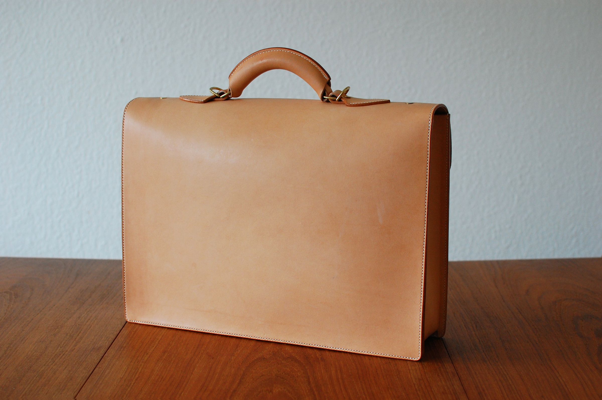 Briefcase With a 3 Piece Gusset : 6 Steps (with Pictures) - Instructables