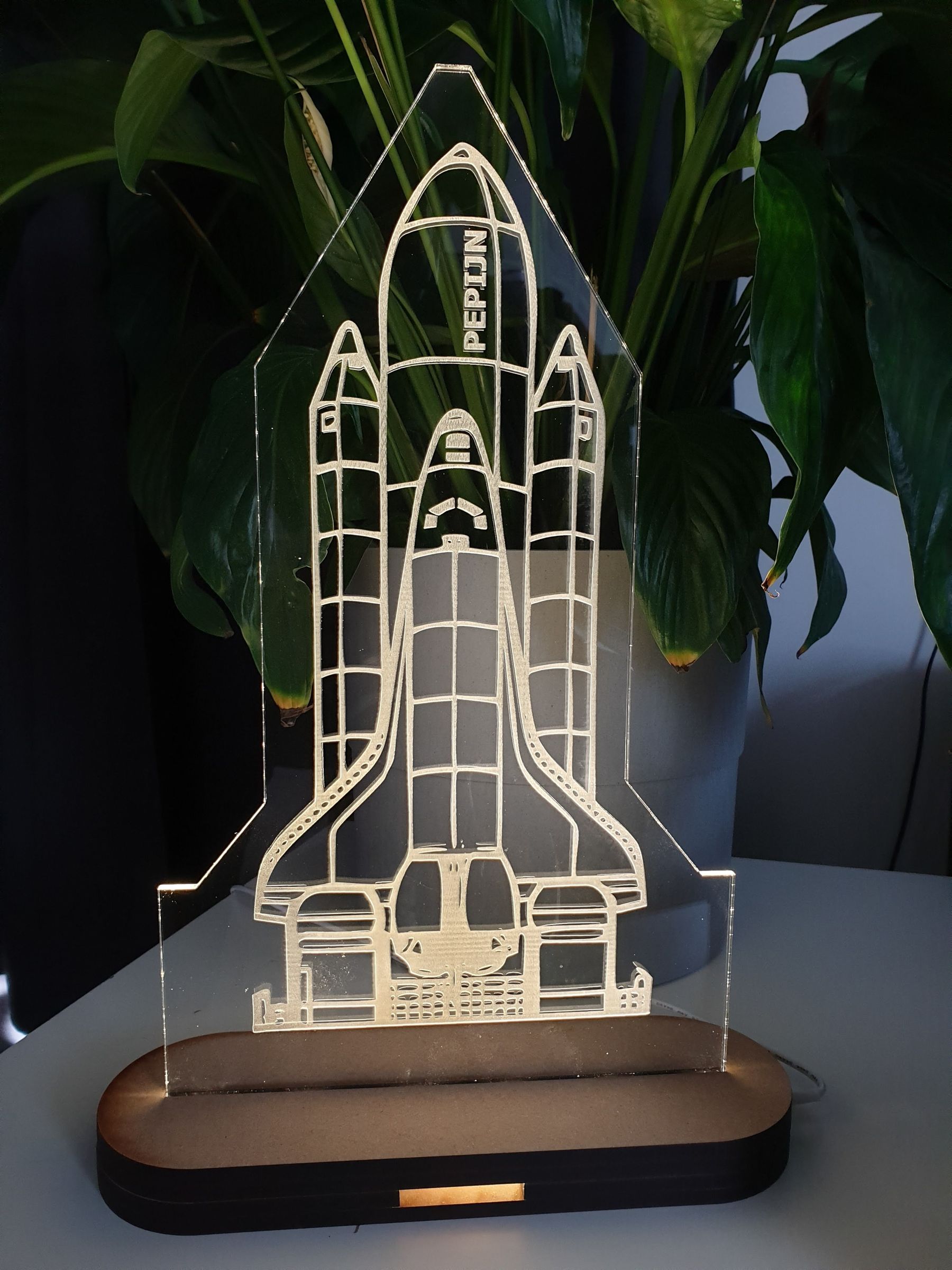 Space Shuttle Lamp : 3 Steps - Instructables